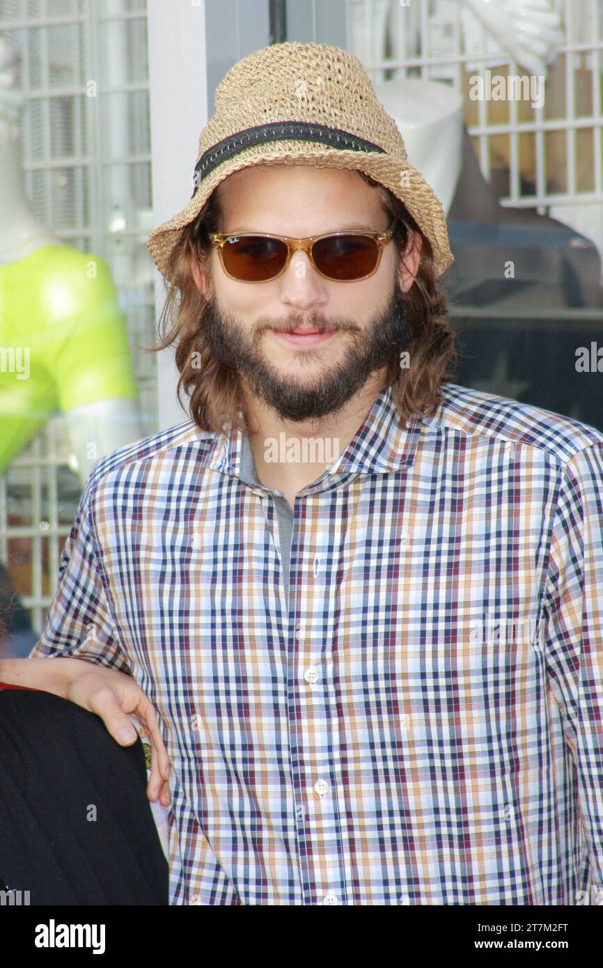 Aston Kutcher at the Hollywood Chamber of Commerce ceremony to honor ...