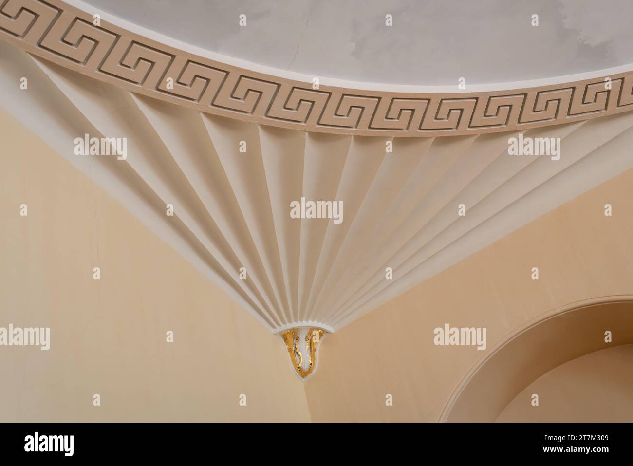 Round ceiling plasterwork design in the living room of Owens-Thomas ...