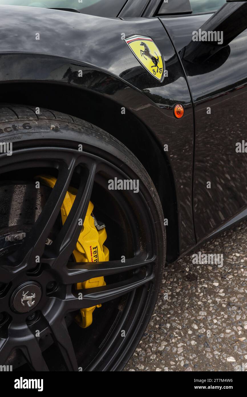 Bernie's V8 & Historic Outlaws car racing at Brands Hatch - 8th July ...