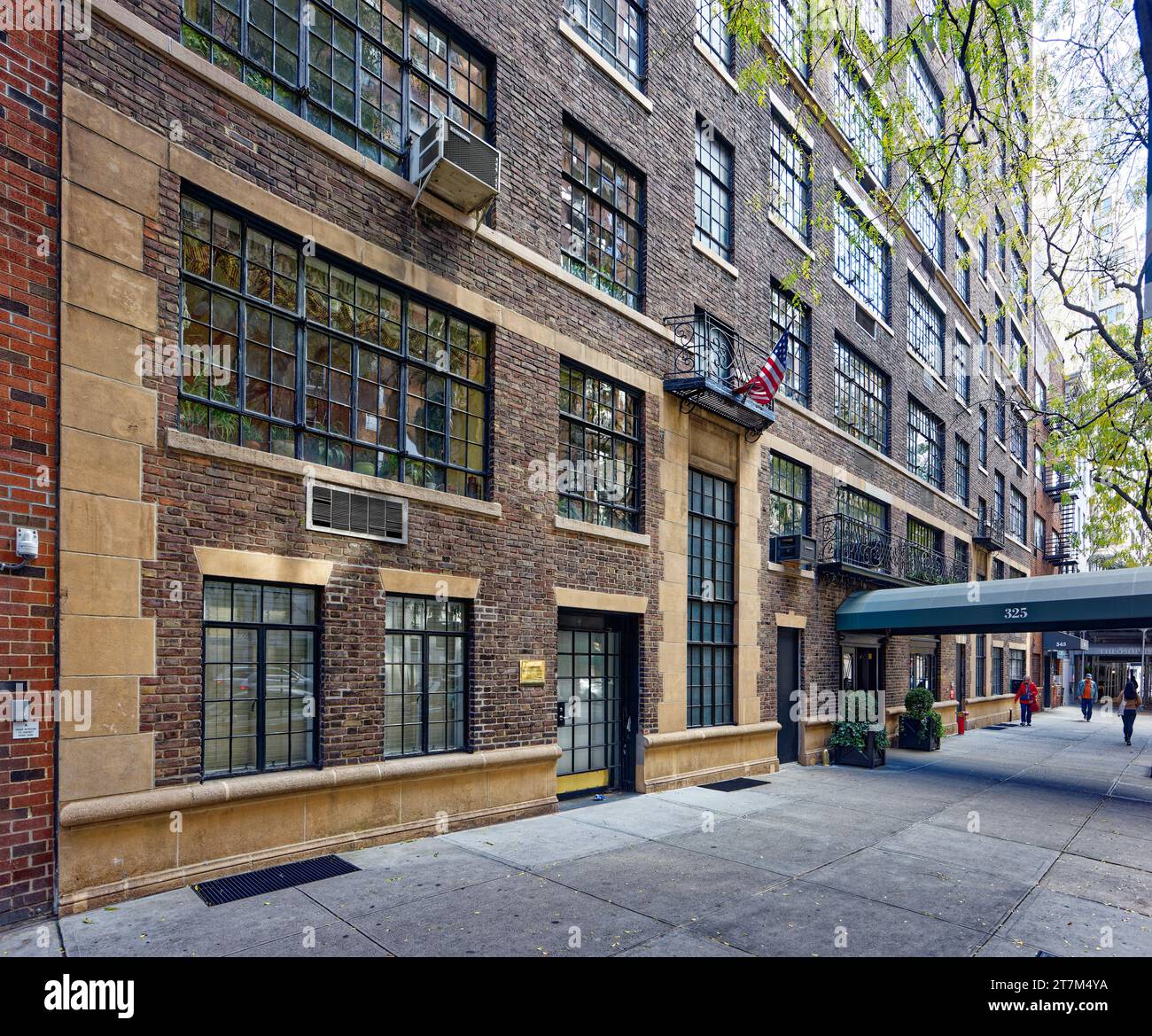 325 east 72nd street hi-res stock photography and images - Alamy