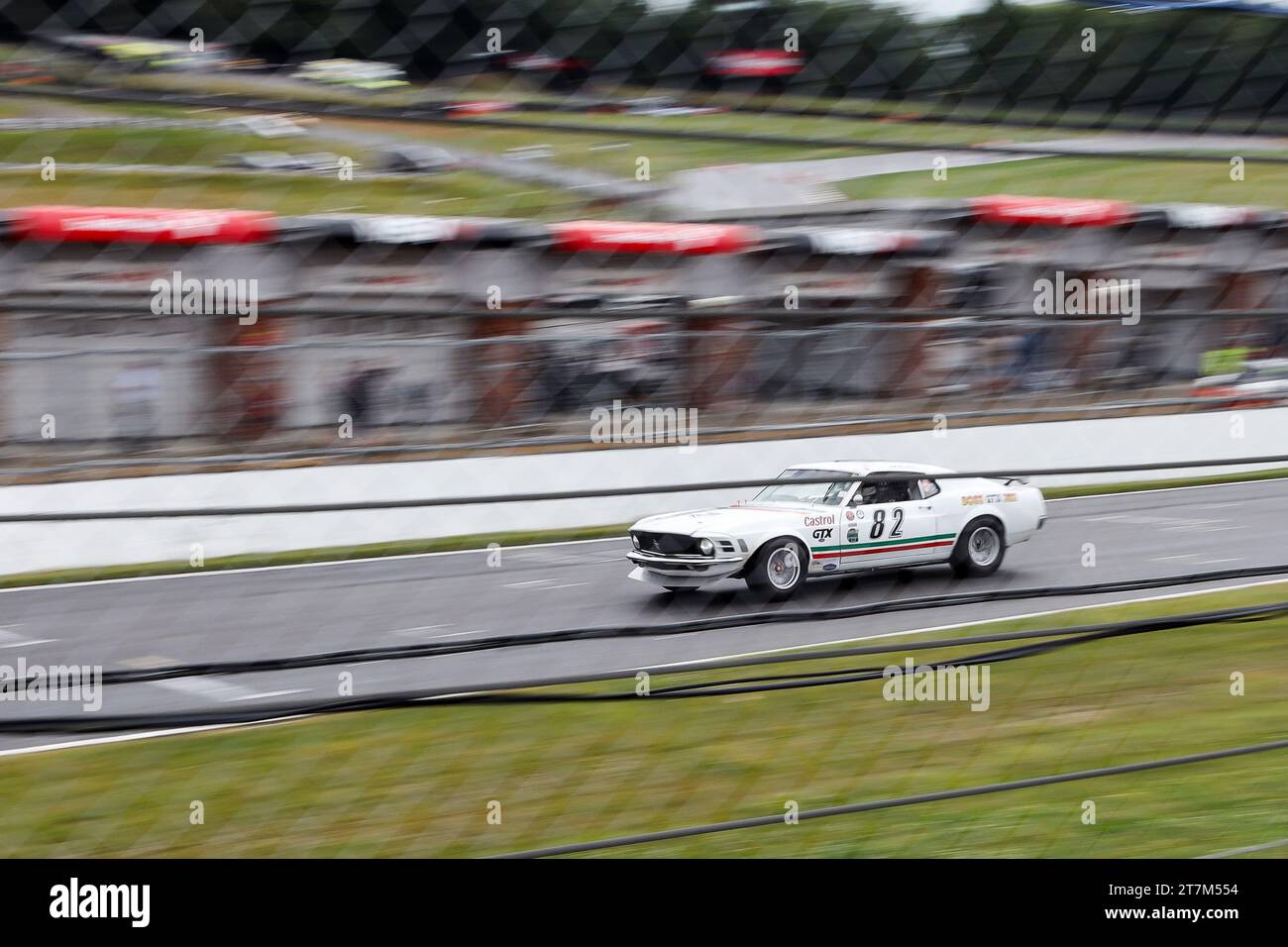 Ford Mustang GT racing at Bernie's V8 & Historic Outlaws car racing at ...