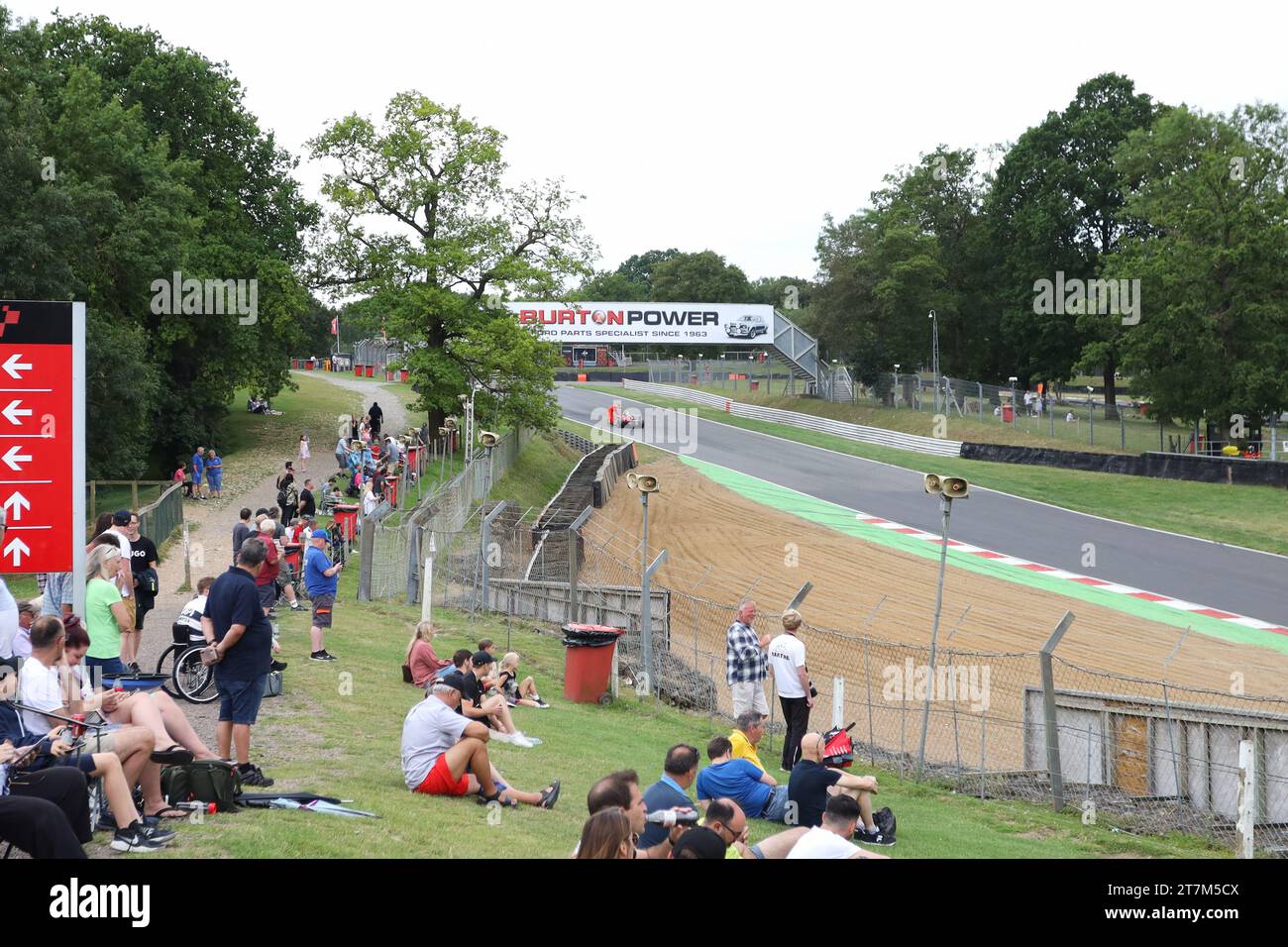 Bernie's V8 & Historic Outlaws car racing at Brands Hatch - 8th July ...