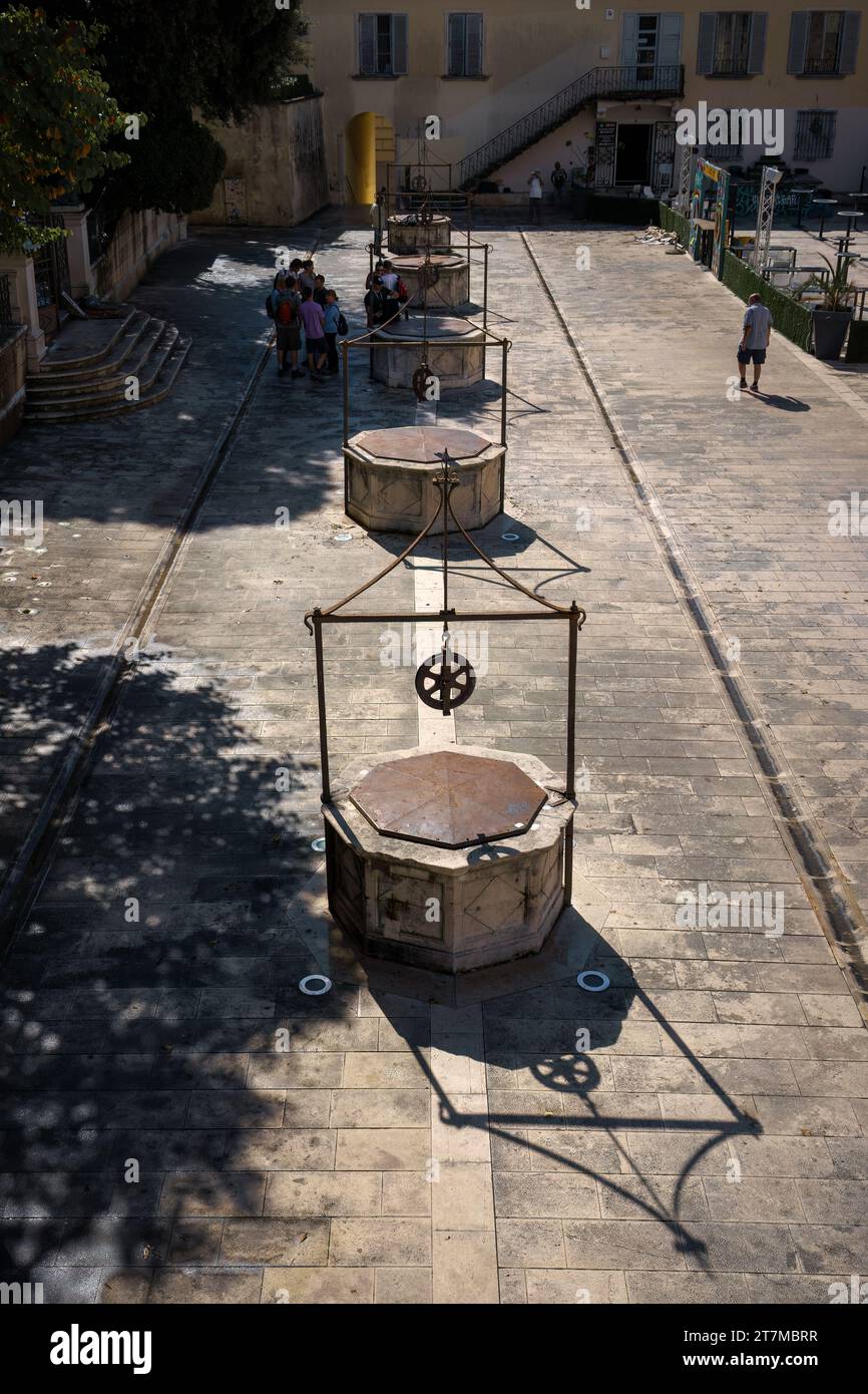 The five wells square hi-res stock photography and images - Alamy