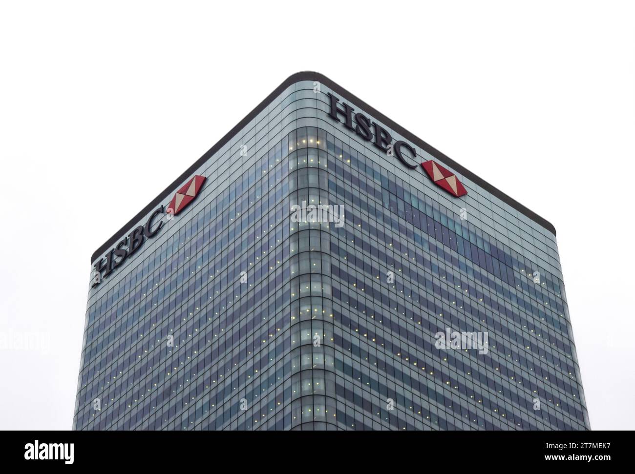 London, UK. 16th November 2023. Exterior view of HSBC global headquarters in Canary Wharf ...