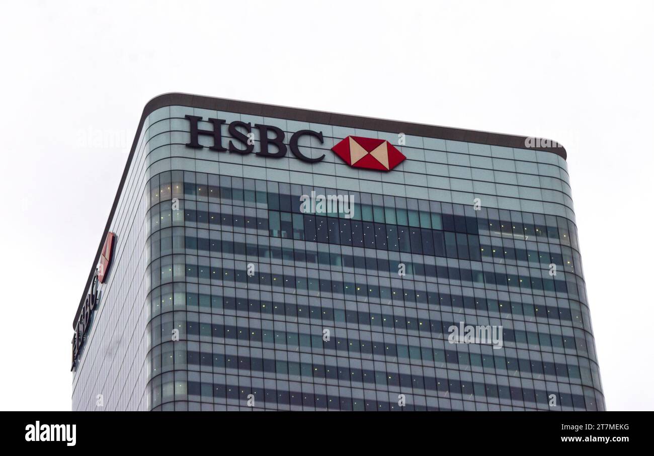 London, UK. 16th November 2023. Exterior view of HSBC global headquarters in Canary Wharf ...