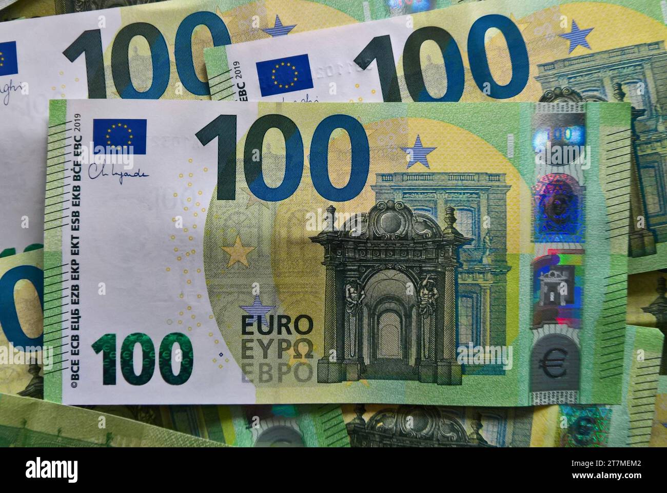 Geld bzw Bargeld. Scheine, Geldscheine, Barzahlung, 100 Euro Schein ...