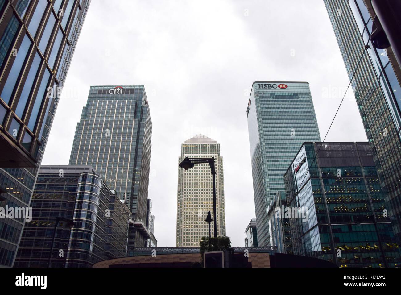 London, UK. 16th November 2023. One Canada Square, HSBC and Citi buildings in Canary Wharf Stock ...