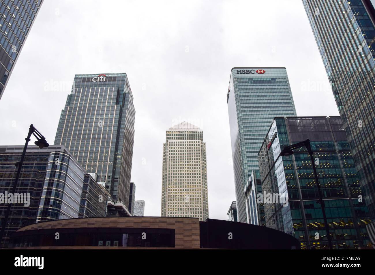 London, UK. 16th November 2023. One Canada Square, HSBC and Citi ...