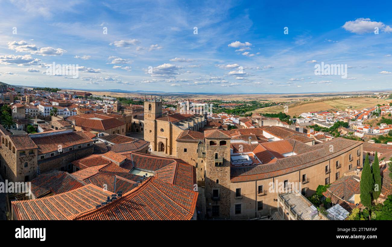 Palacio iglesia hi-res stock photography and images - Alamy