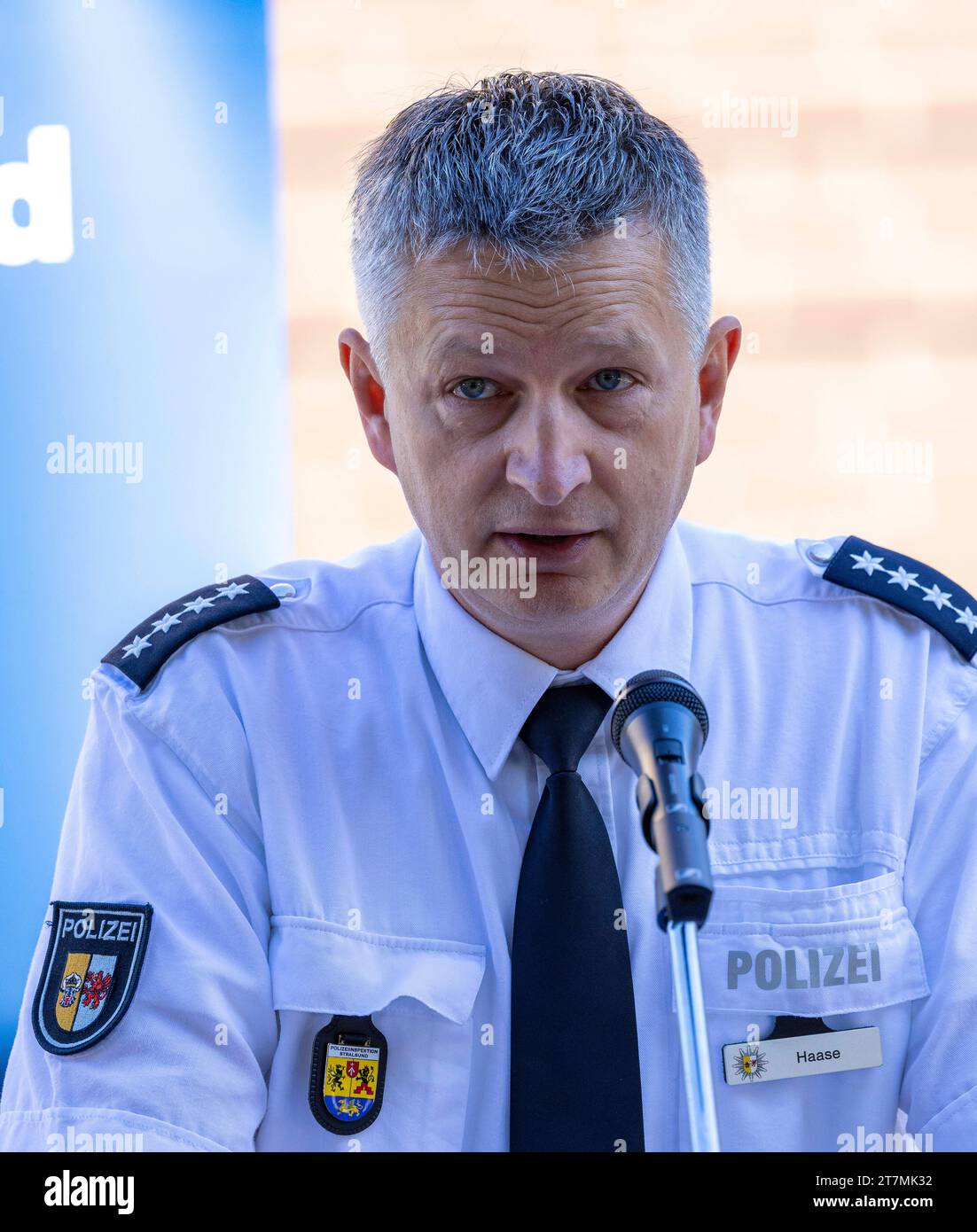 Neues Polizeirevier eroeffnet Polizeihauptkommissar Olaf Haase ...