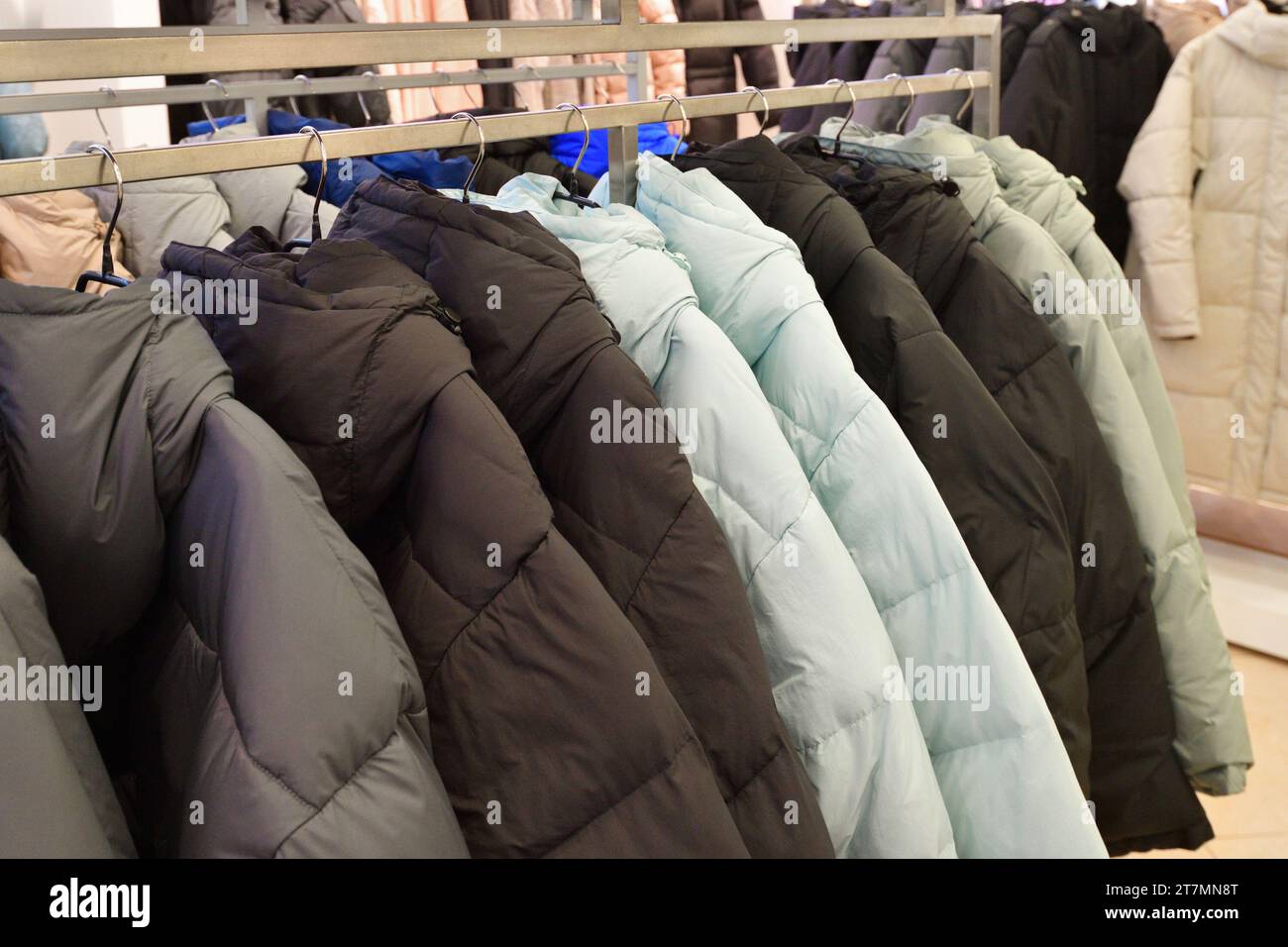 Black insulated jacket hi-res stock photography and images - Alamy