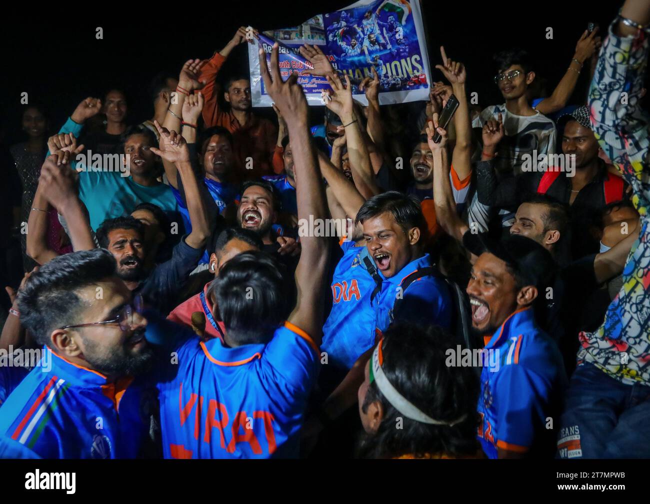Mumbai, Maharashtra, India. 15th Nov, 2023. Indian cricket fans ...