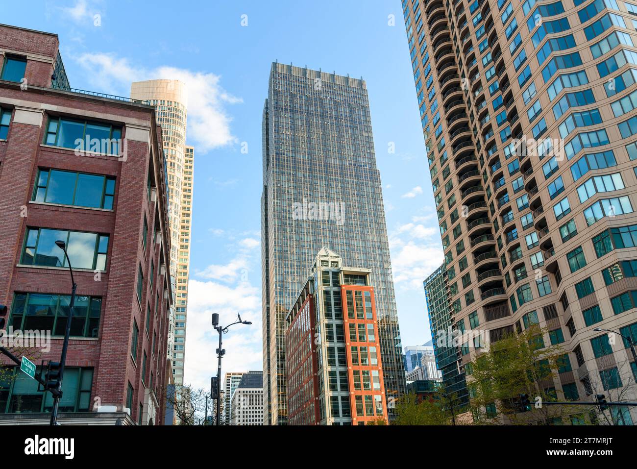 High rise building office buildings hi-res stock photography and images ...