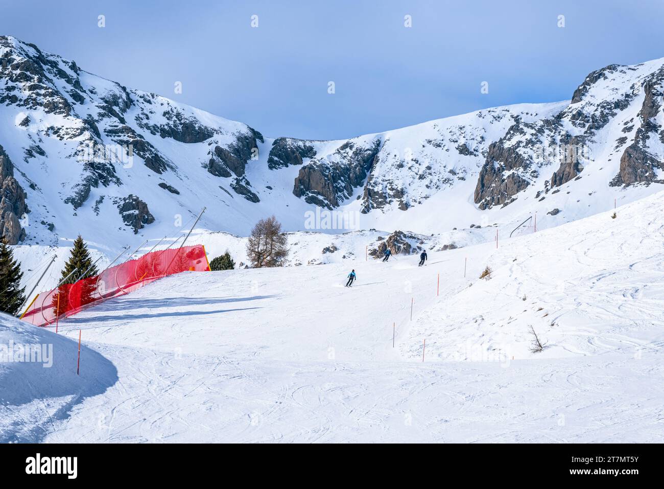 Skiers on alpine ski slope hi-res stock photography and images - Alamy