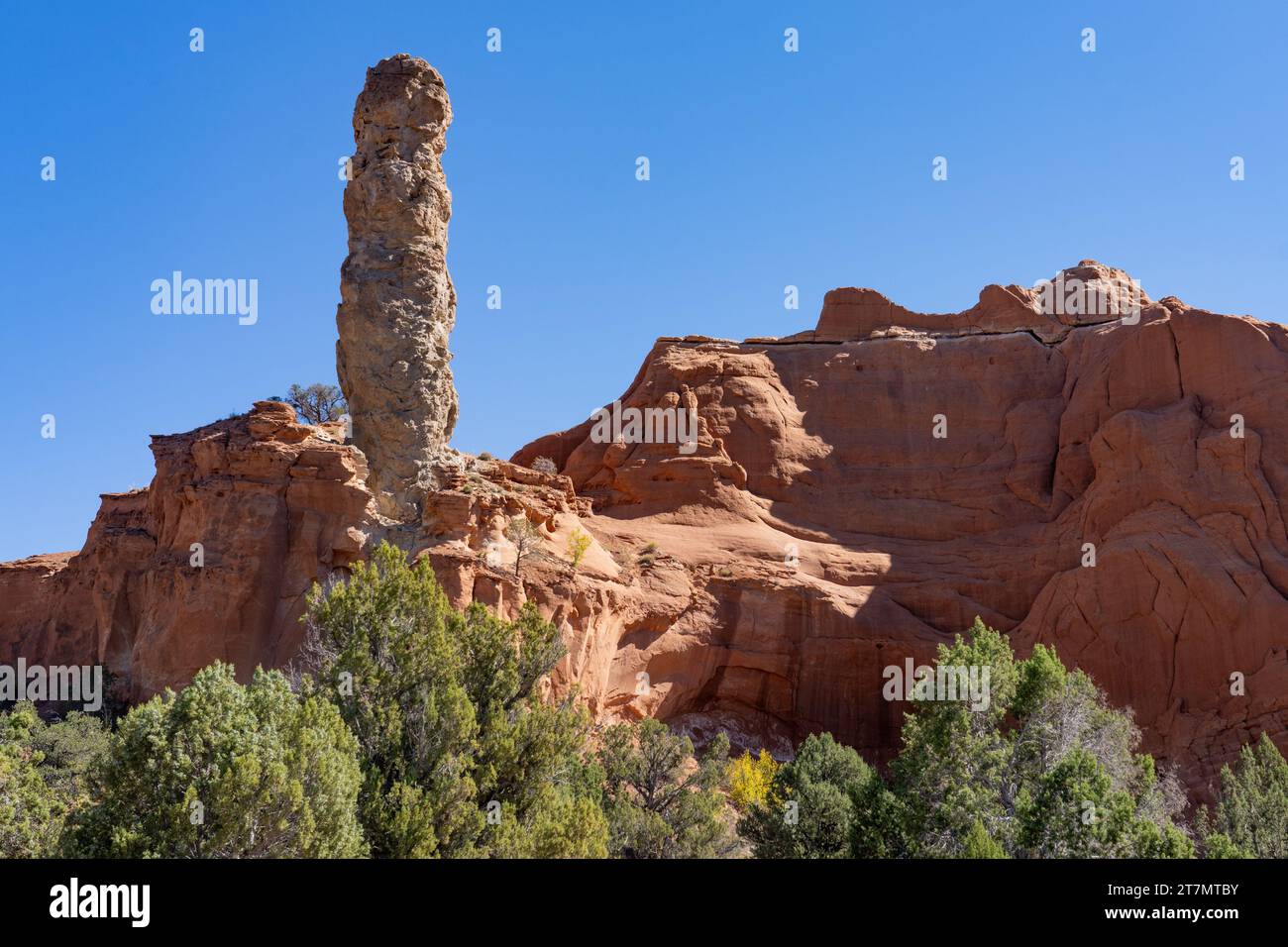 A sand pipe or chimney rock, an eroded rock tower in Kodachrome Basin ...