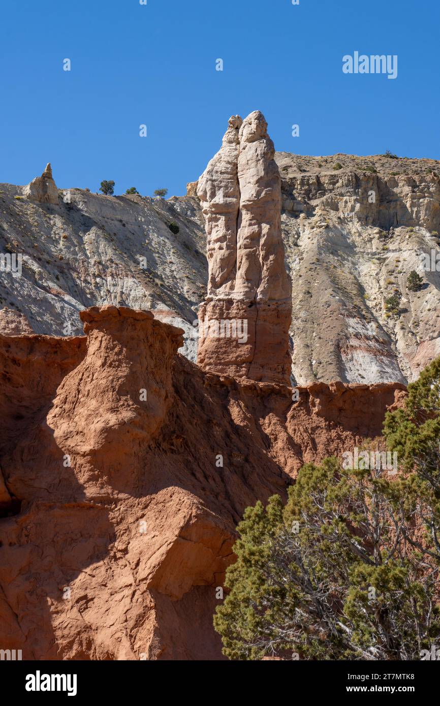 A sand pipe or chimney rock, an eroded rock tower in Kodachrome Basin ...