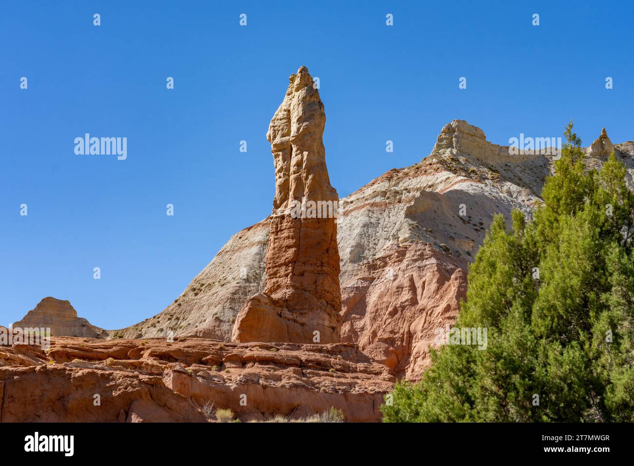 A sand pipe or chimney rock, an eroded rock tower in Kodachrome Basin ...