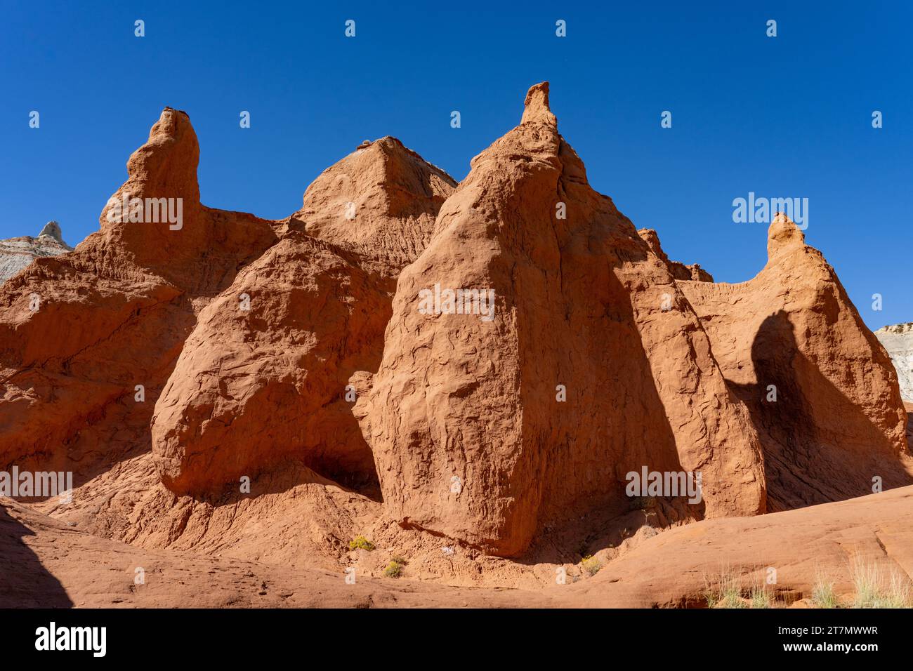Colorful eroded Entrada sandstone spire formations in Kodachrome Basin ...