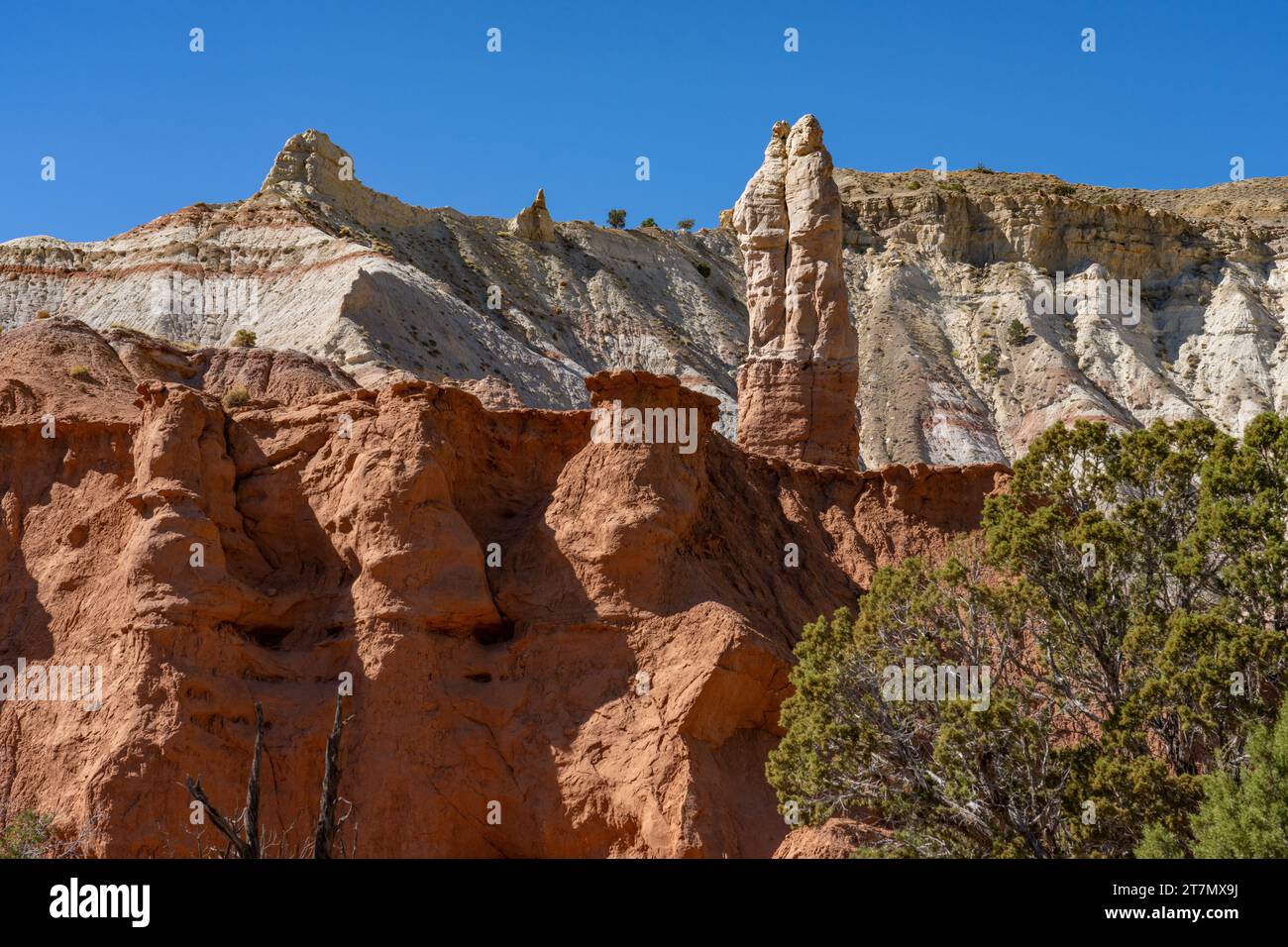 A sand pipe or chimney rock, an eroded rock tower in Kodachrome Basin ...