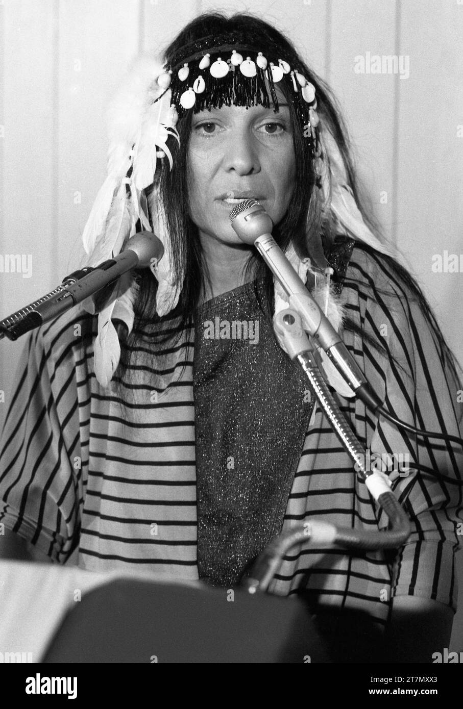 **FILE PHOTO** Buffy Sainte-Marie's Indigenous Roots In Question. Buffy ...