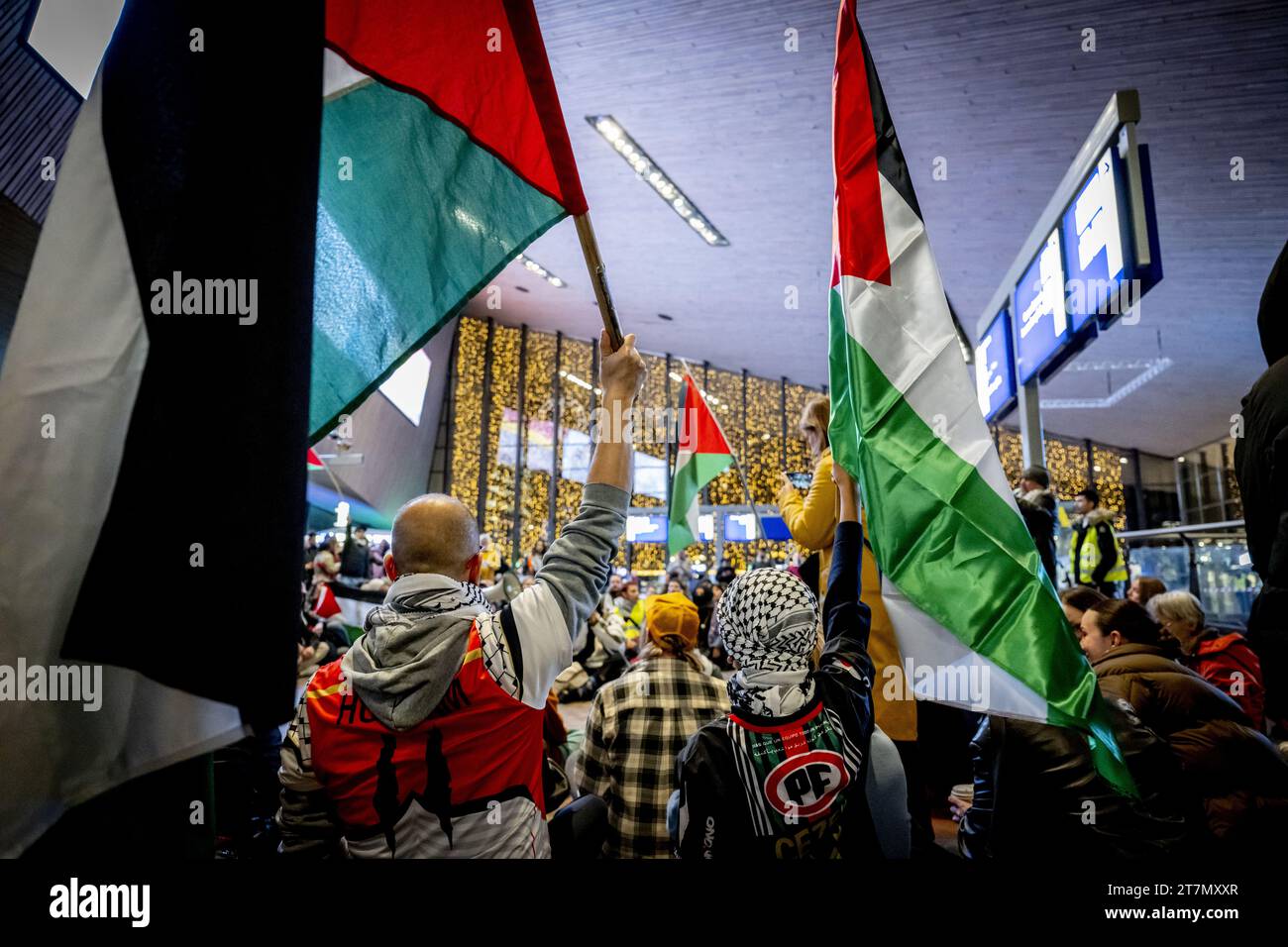 ROTTERDAM - Protesters are holding a sit-in at Rotterdam Central ...