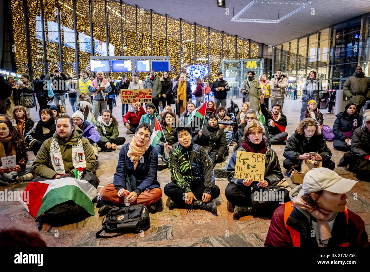ROTTERDAM - Protesters are holding a sit-in at Rotterdam Central ...