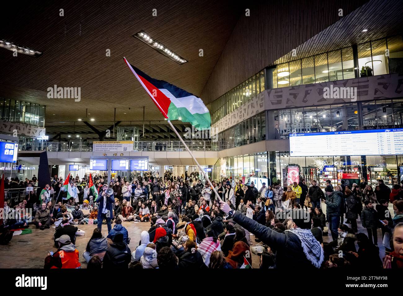 ROTTERDAM - Protesters are holding a sit-in at Rotterdam Central ...