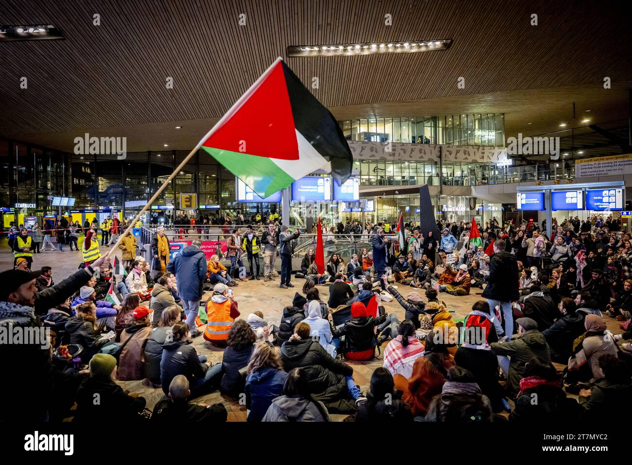 ROTTERDAM - Protesters are holding a sit-in at Rotterdam Central ...
