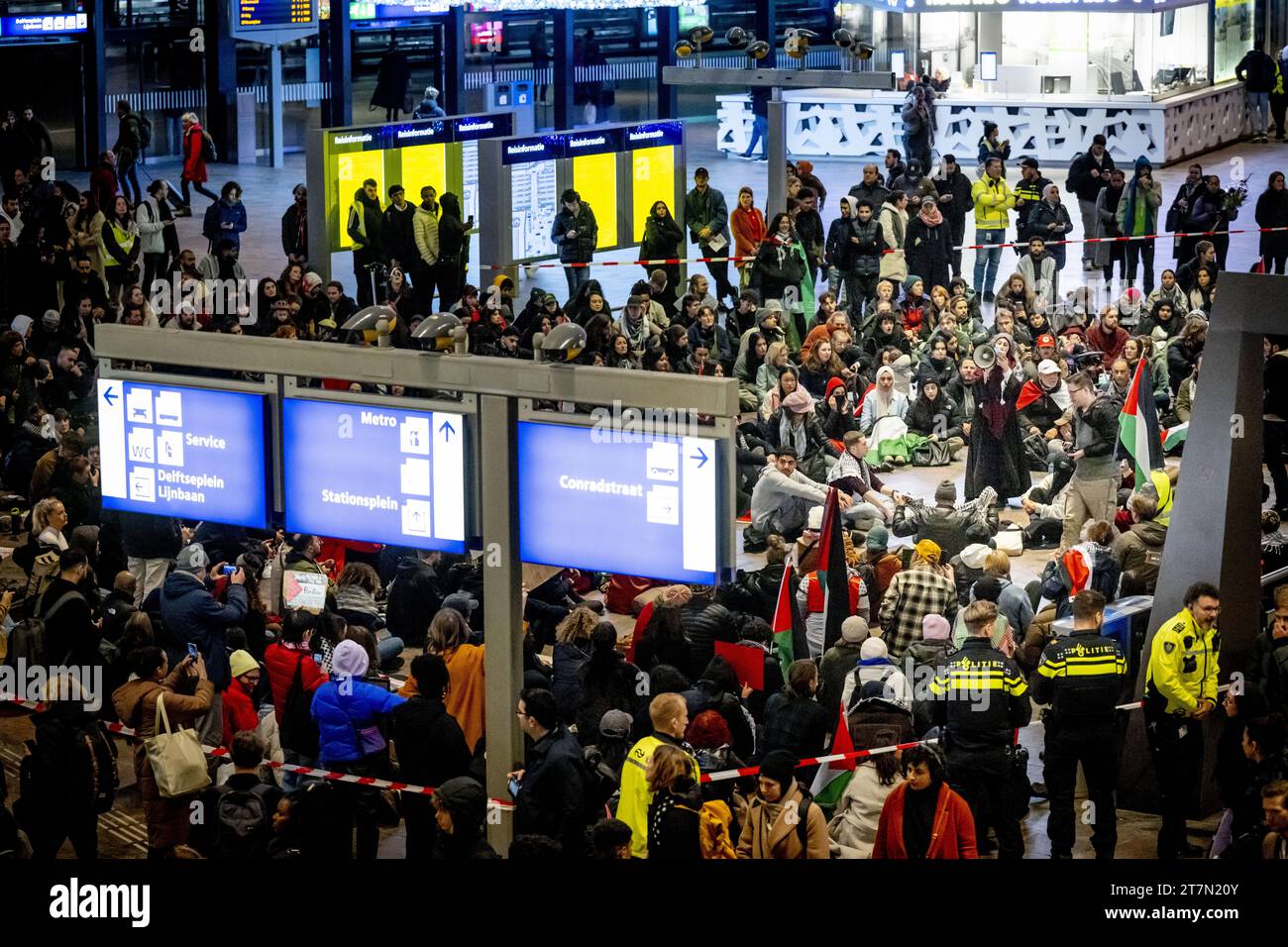 ROTTERDAM - Protesters are holding a sit-in at Rotterdam Central ...