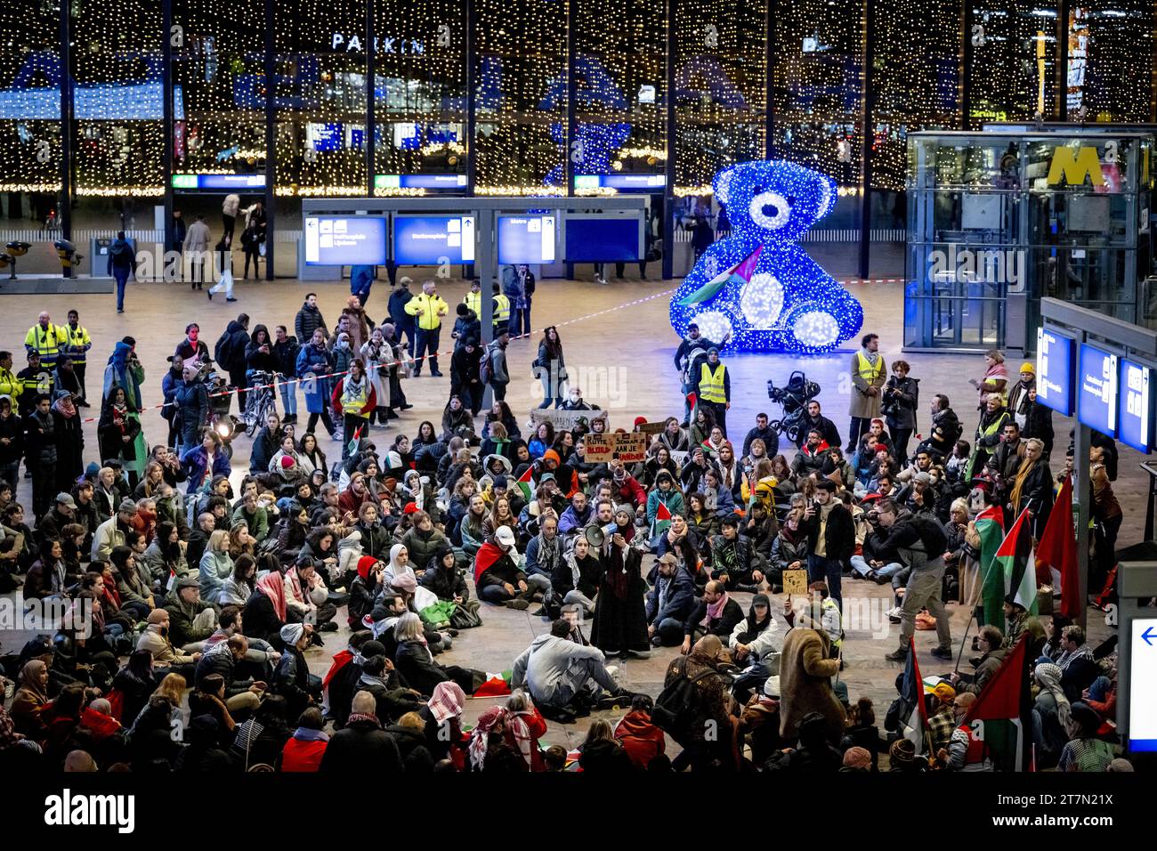 Treinstations hi-res stock photography and images - Alamy