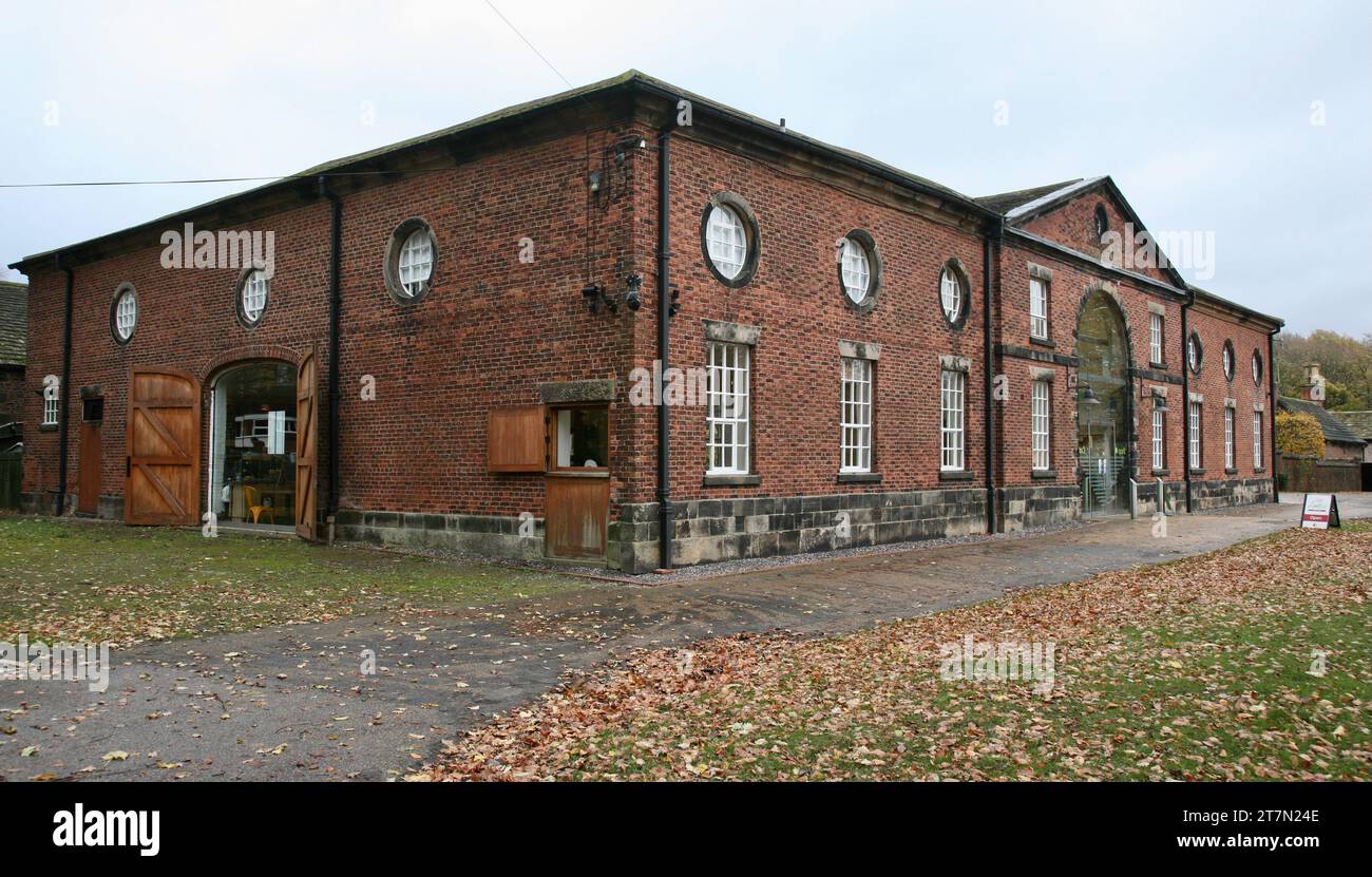 Old coach house hi-res stock photography and images - Alamy