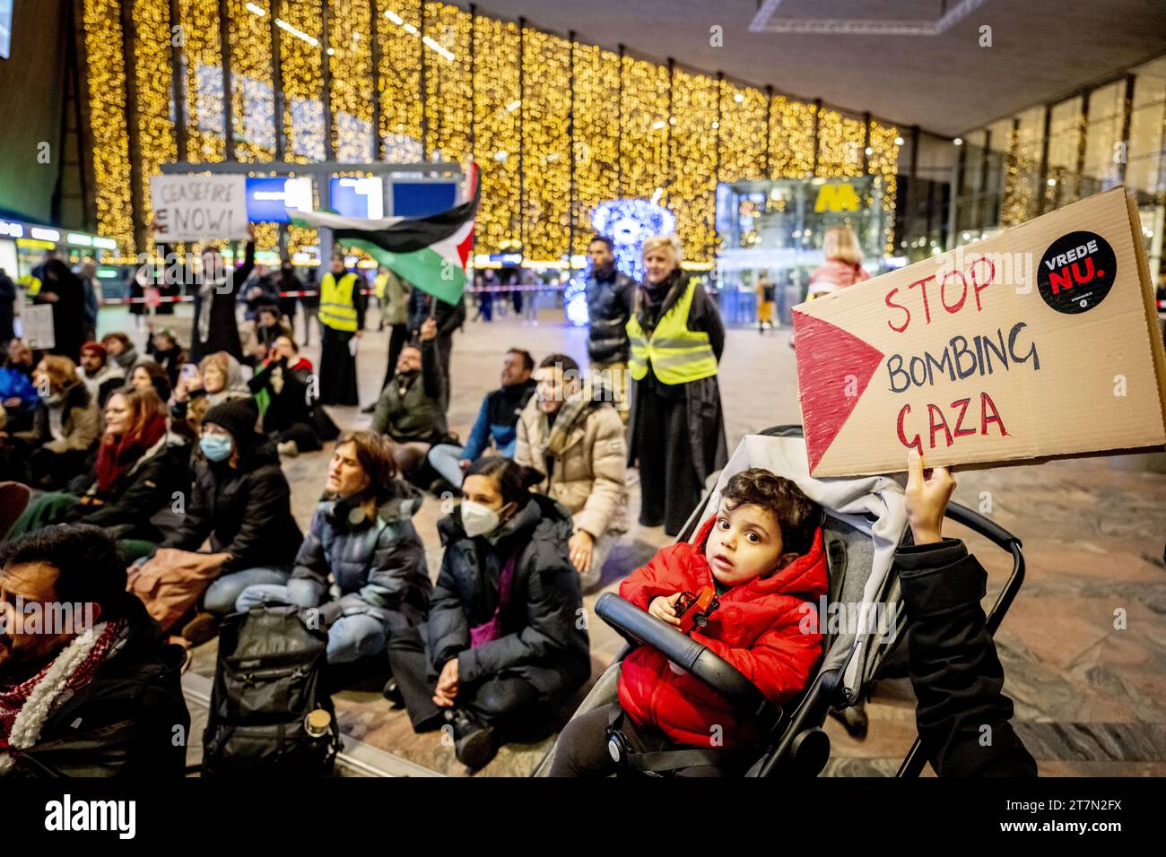 Treinstations hi-res stock photography and images - Alamy