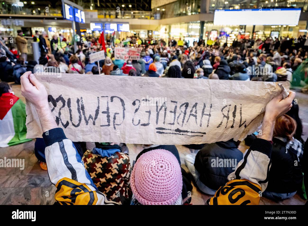 Israelies hi-res stock photography and images - Alamy