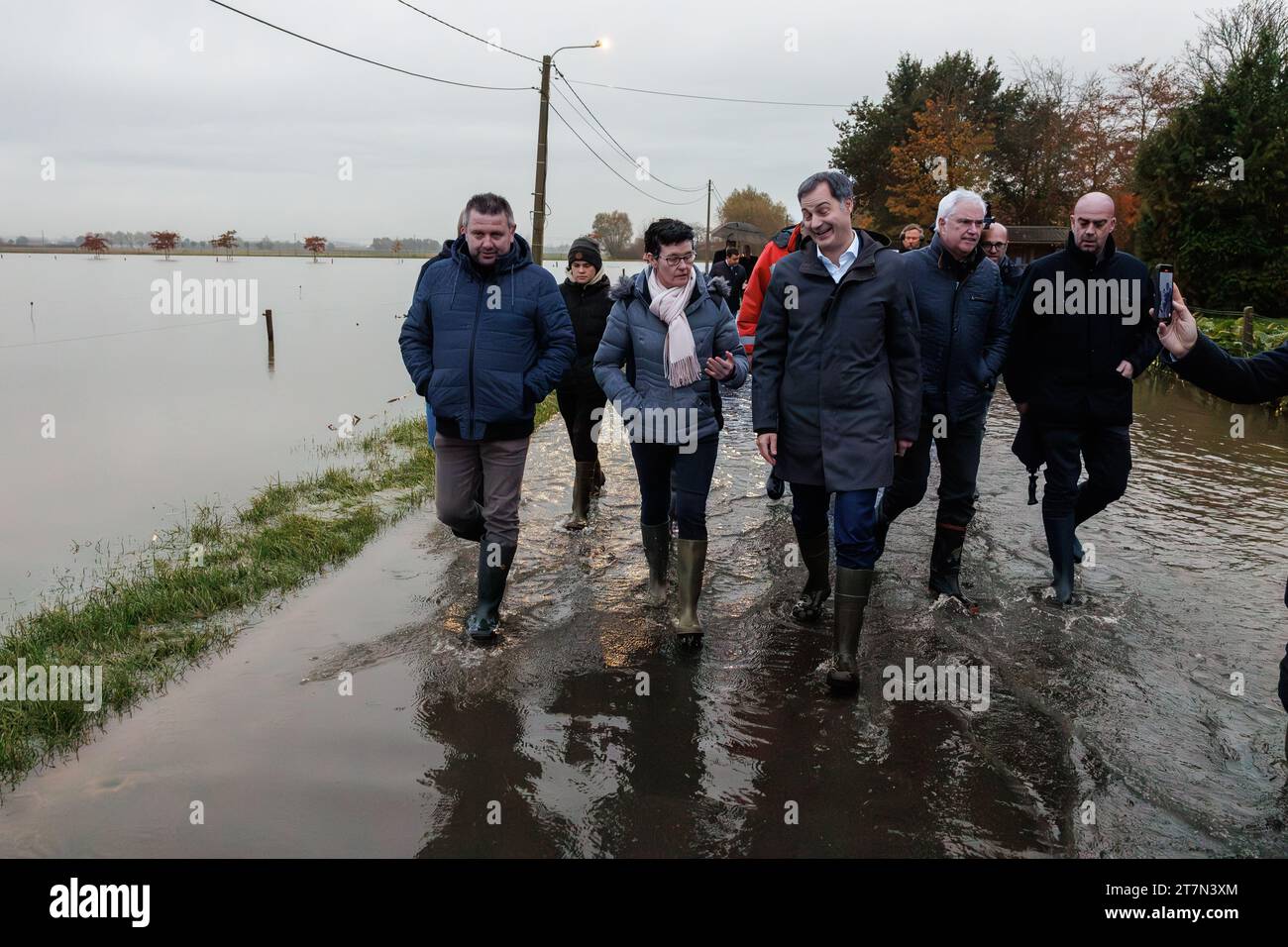 Houthulst, Belgium. 16th Nov, 2023. farmer Marino Leeman and his wife ...