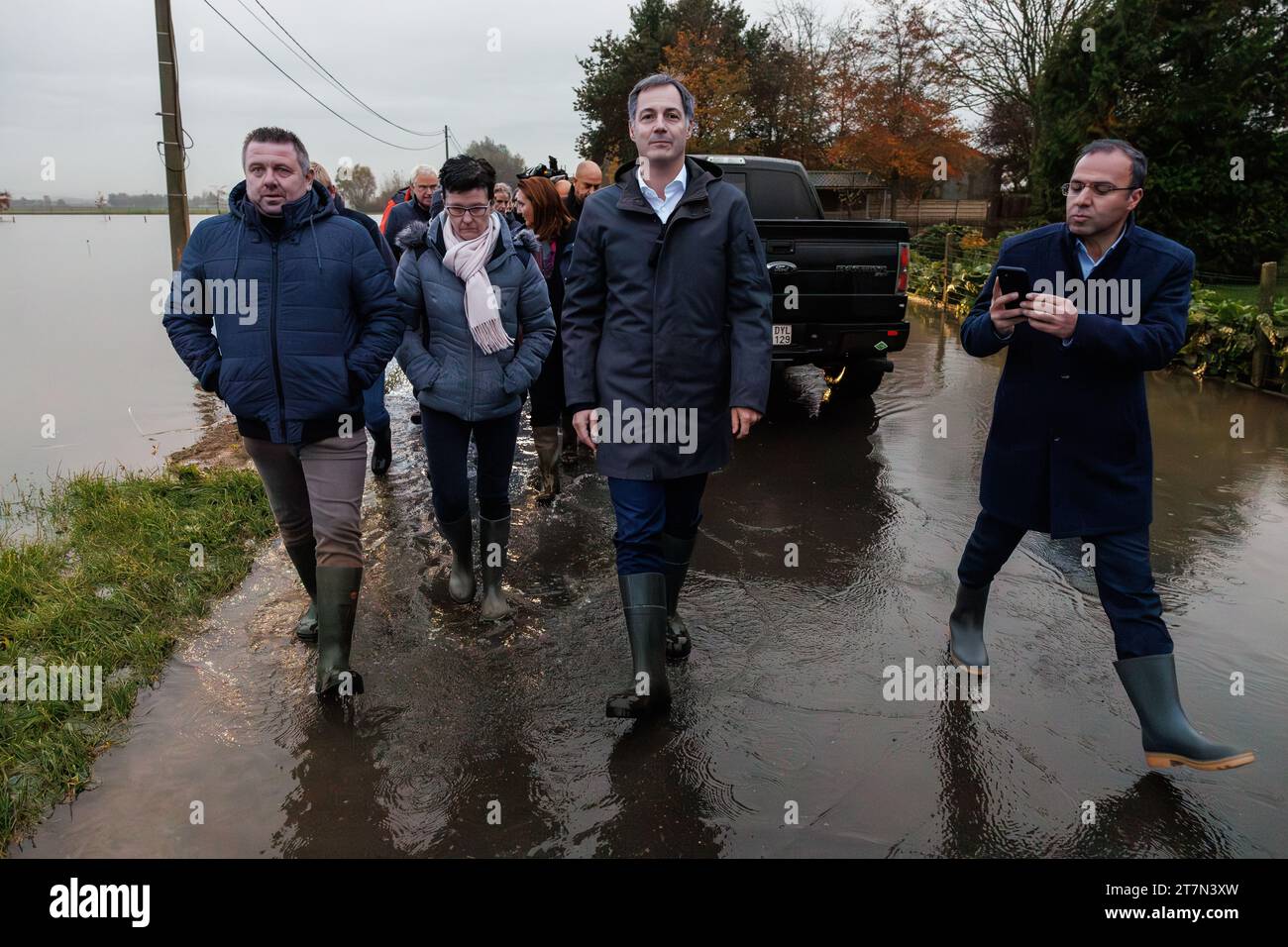 Houthulst, Belgium. 16th Nov, 2023. farmer Marino Leeman and his wife ...