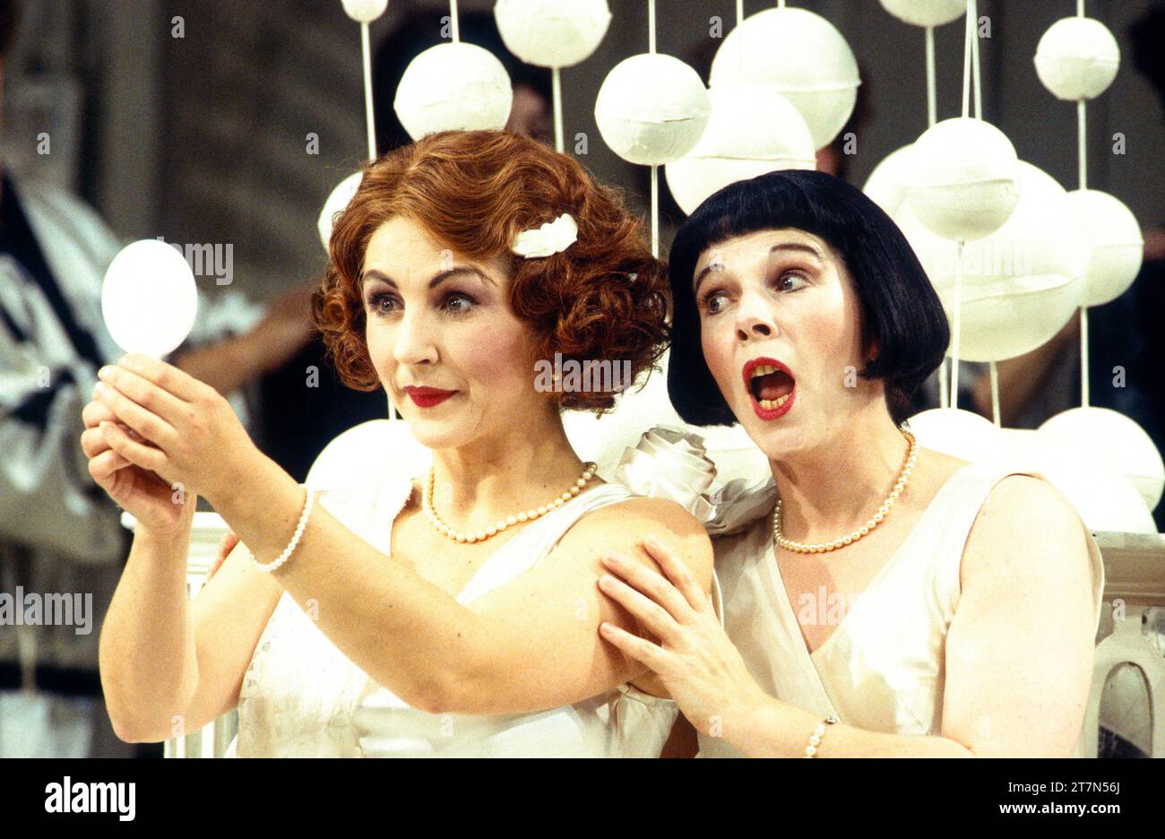 l-r: Lesley Garrett (Yum-Yum), Ethna Robinson (Pitti-Sing) in THE ...