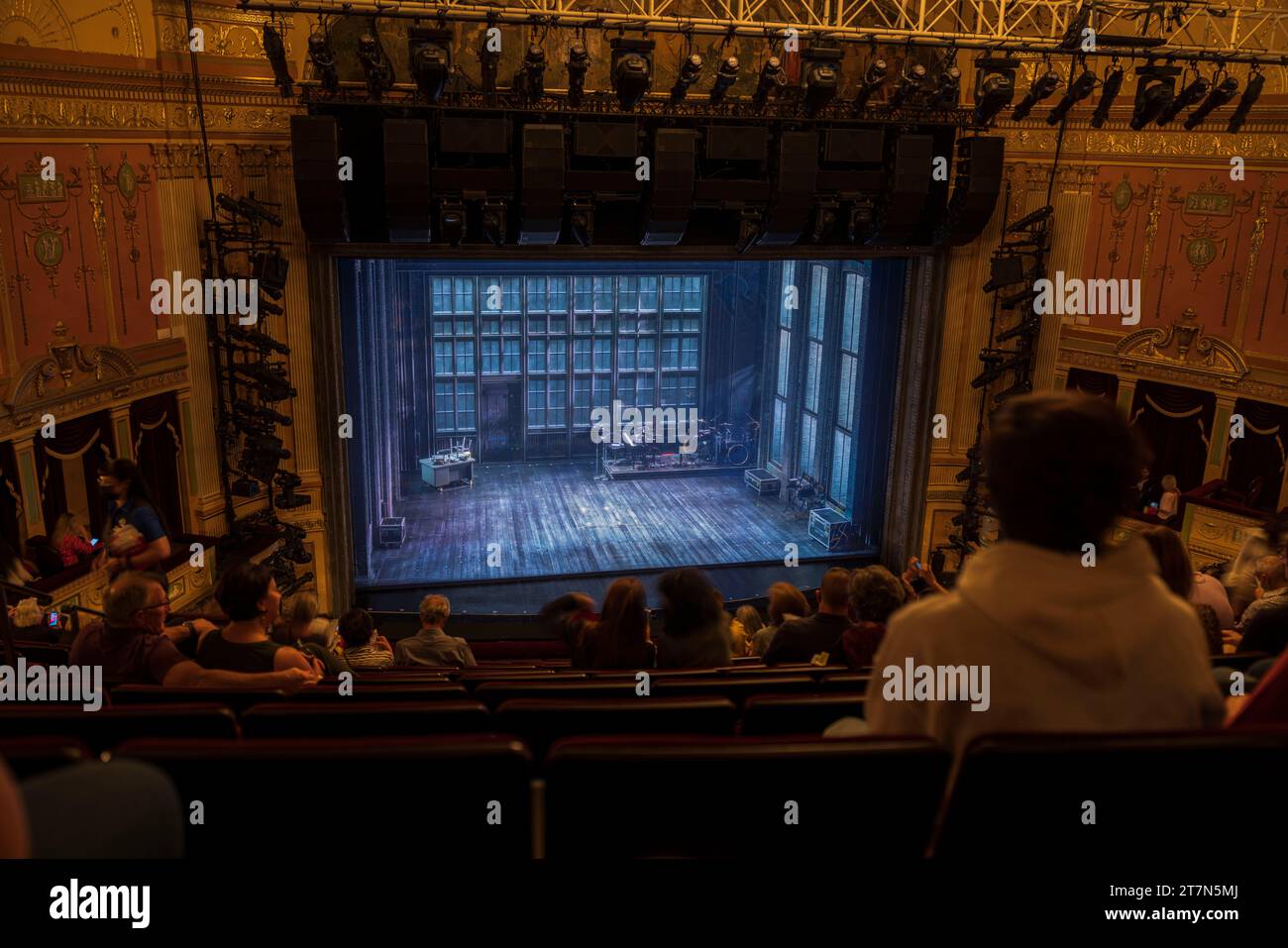 Audience on Broadway eagerly awaits show Michael Jackson-themed ...
