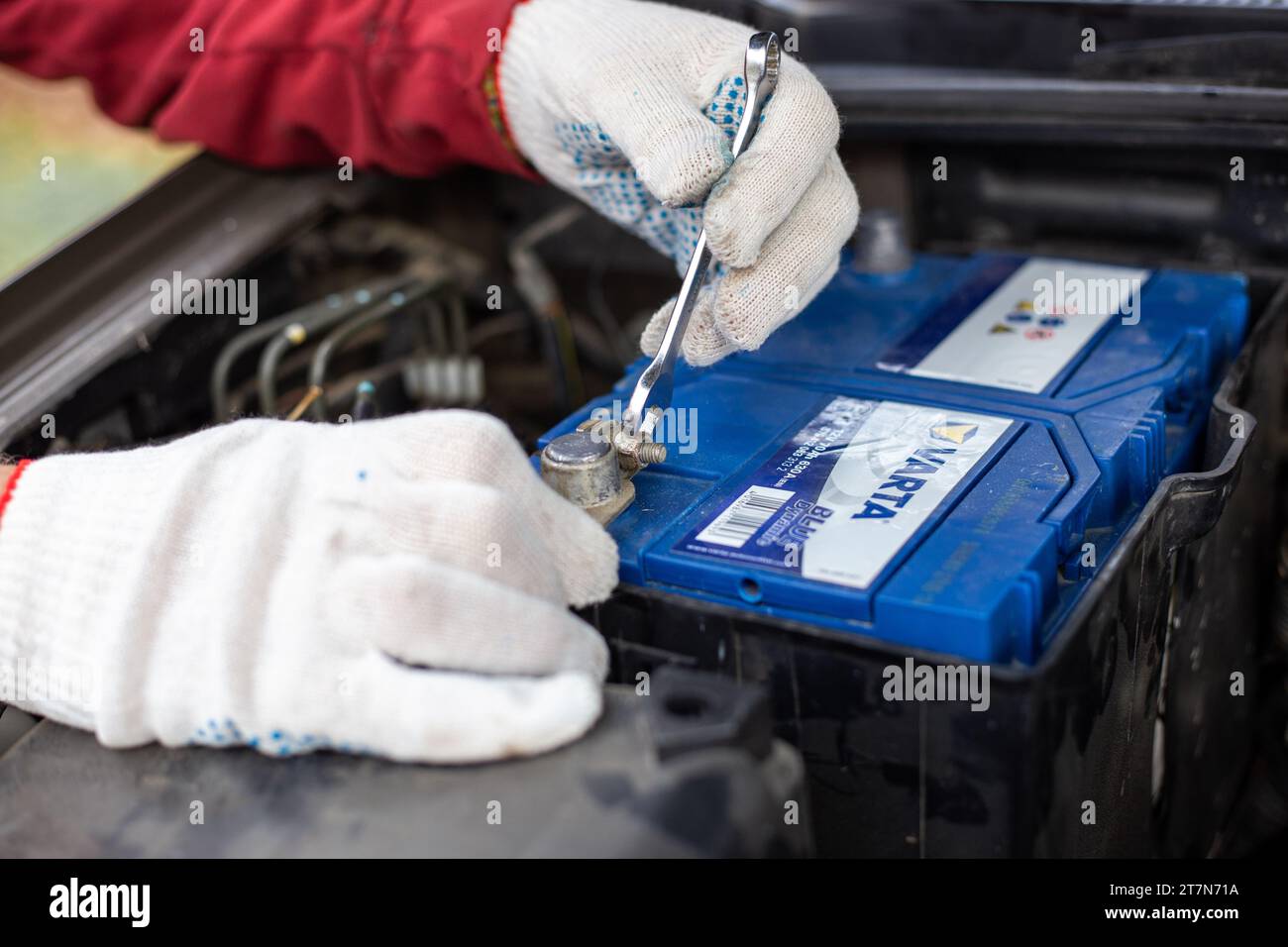 Installing battery electric car hi-res stock photography and images - Alamy