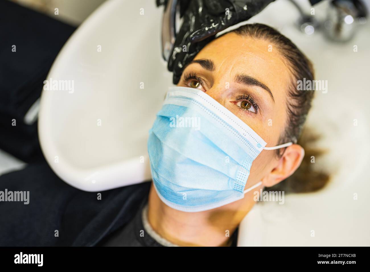 Client gets hair washed salon hi-res stock photography and images - Alamy