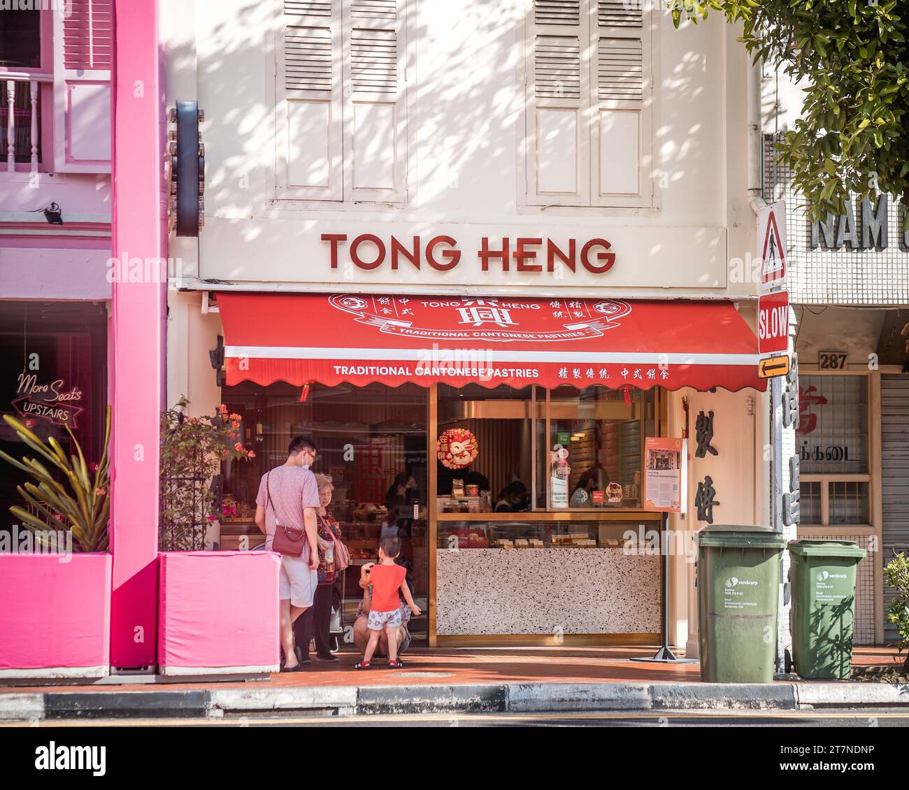 Family entering restaurant hi-res stock photography and images - Alamy