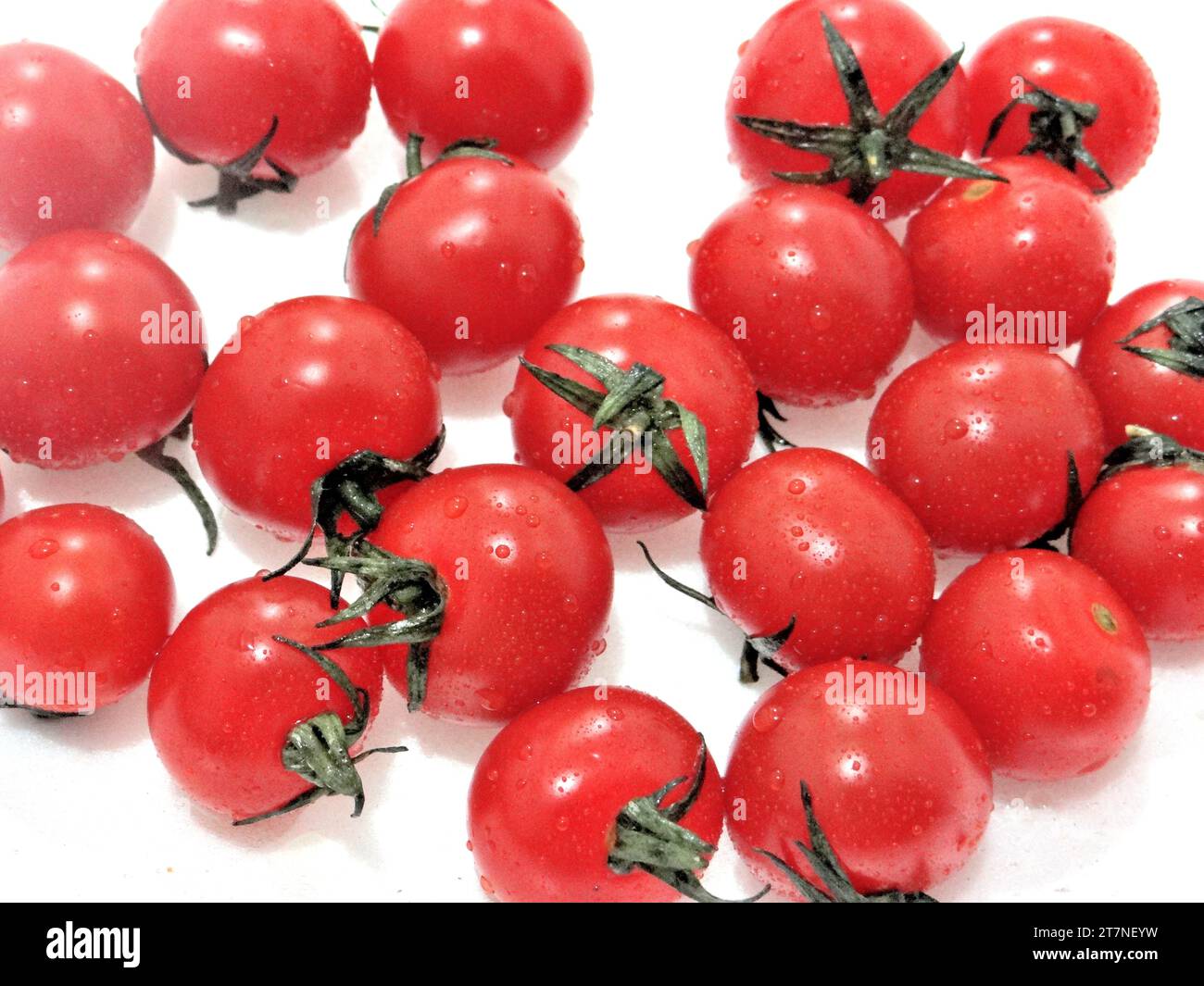 Red cherry tomoto hi-res stock photography and images - Alamy