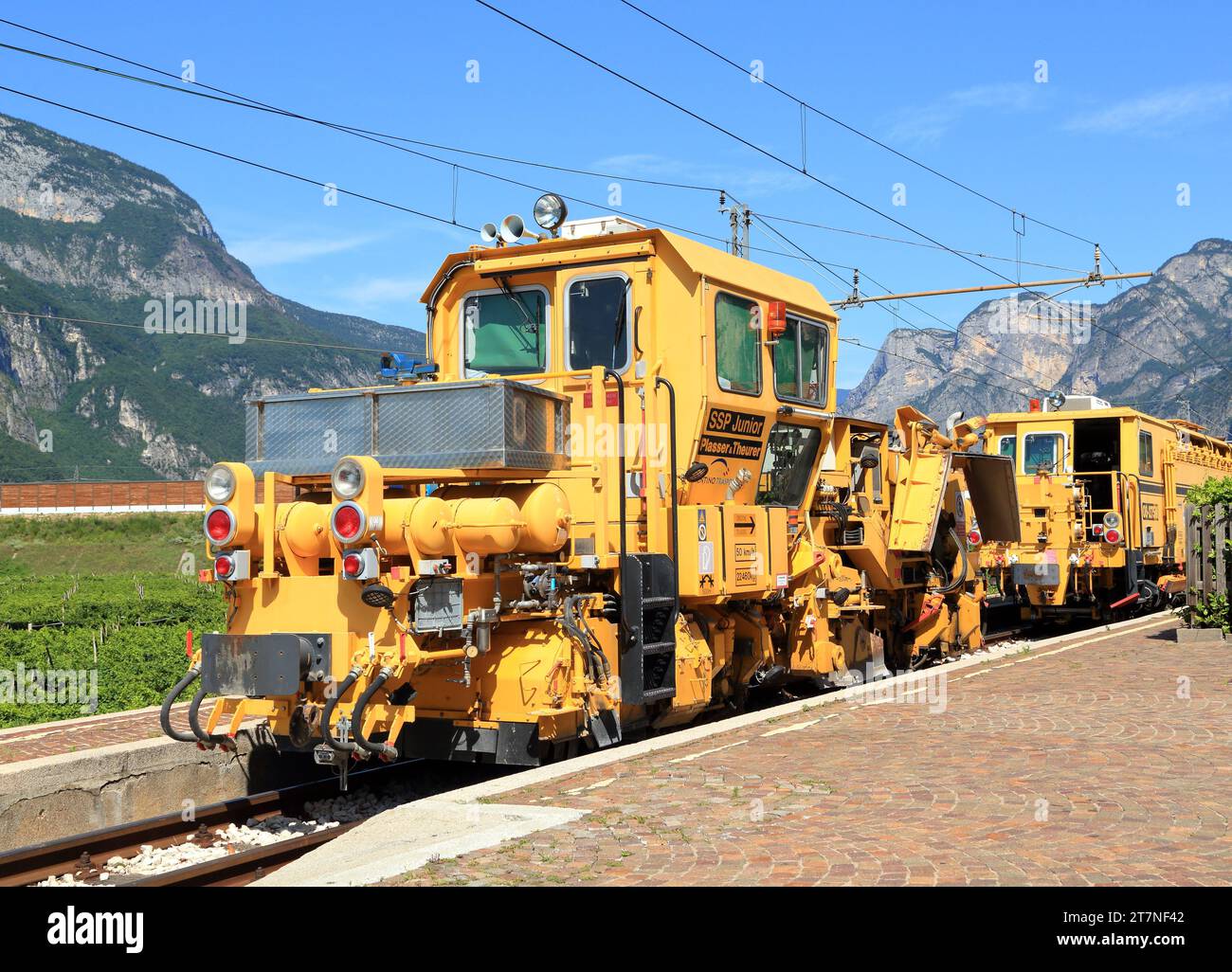 Profilatrice hi-res stock photography and images - Alamy