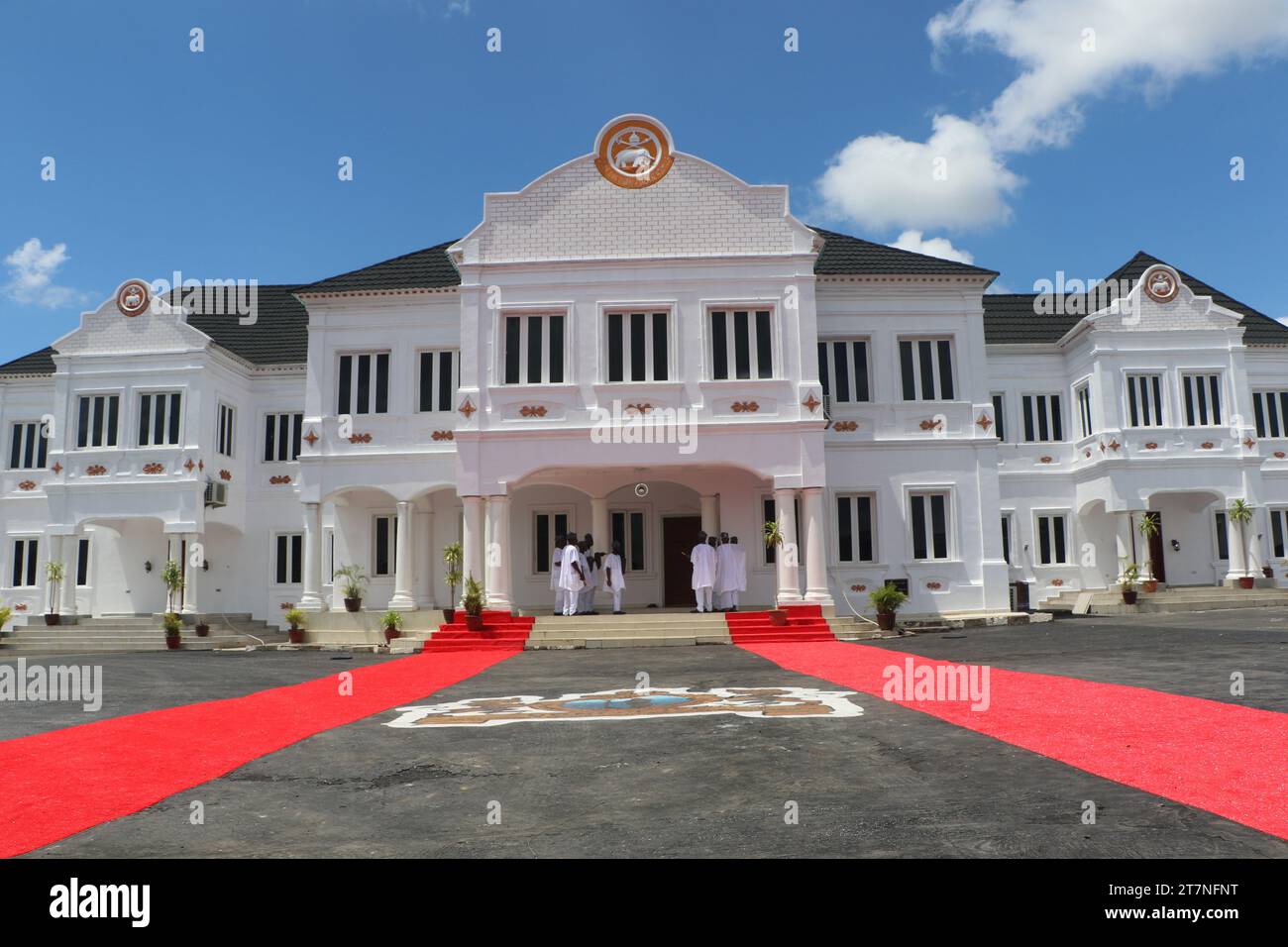 Oba Adeyeye Enitan Ogunwusi, the Ooni of Ife's palace during the Olojo ...