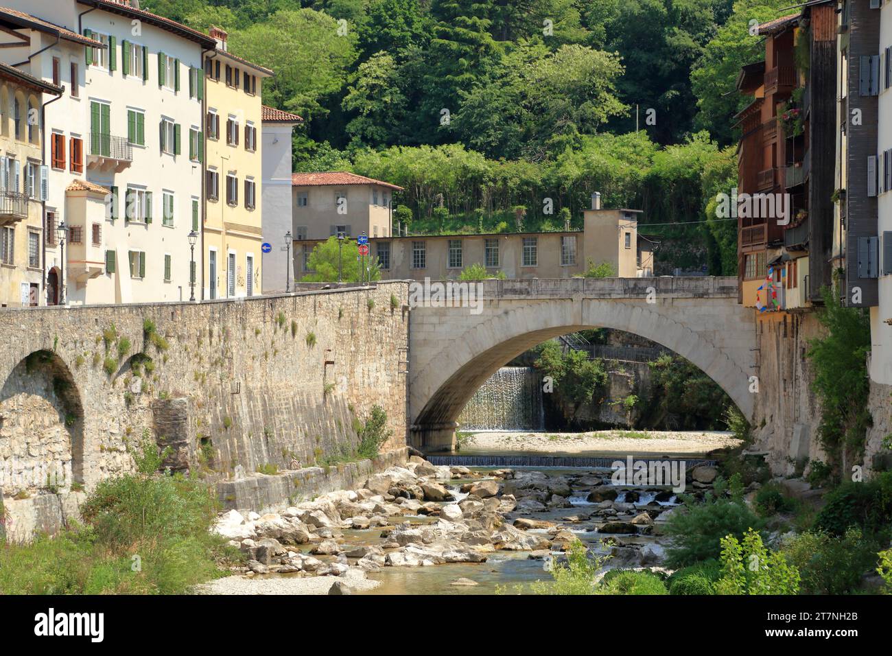Fiume torrente leno hi-res stock photography and images - Alamy