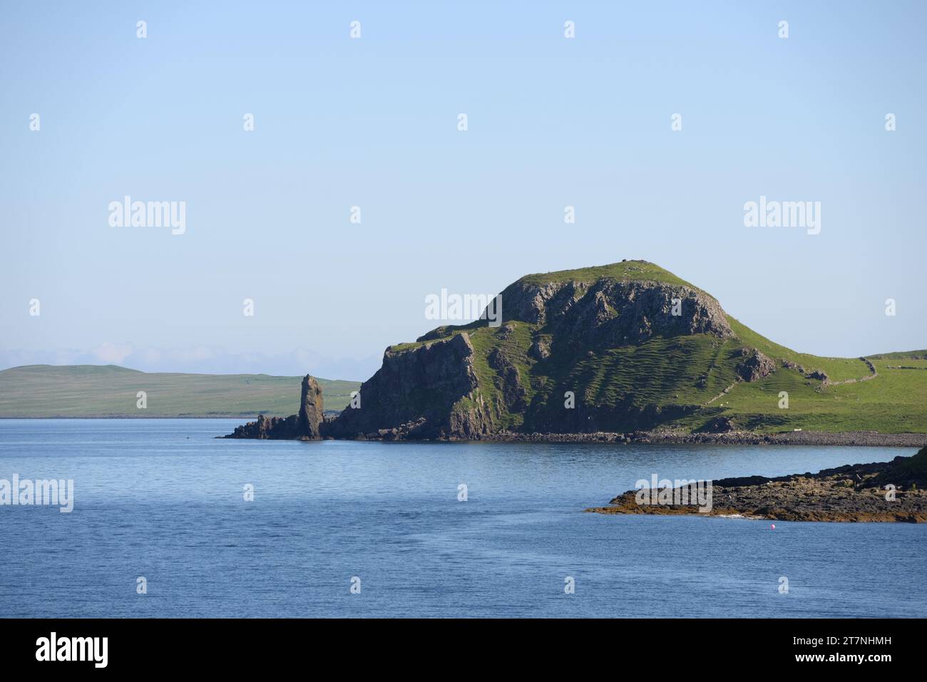 Dun Skudiburgh is a prehistoric fort near Uig, Skye, Scotland Stock ...
