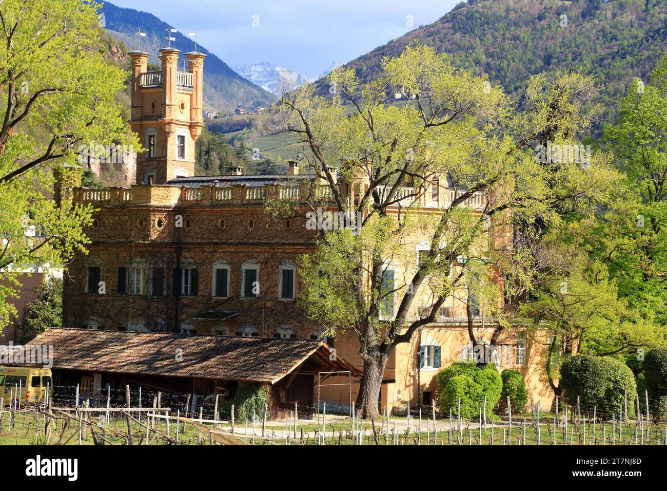 Schloss compill hi-res stock photography and images - Alamy