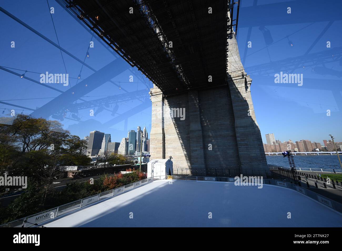 New York, USA. 16th Nov, 2023. View of the Brooklyn Bridge and the ...