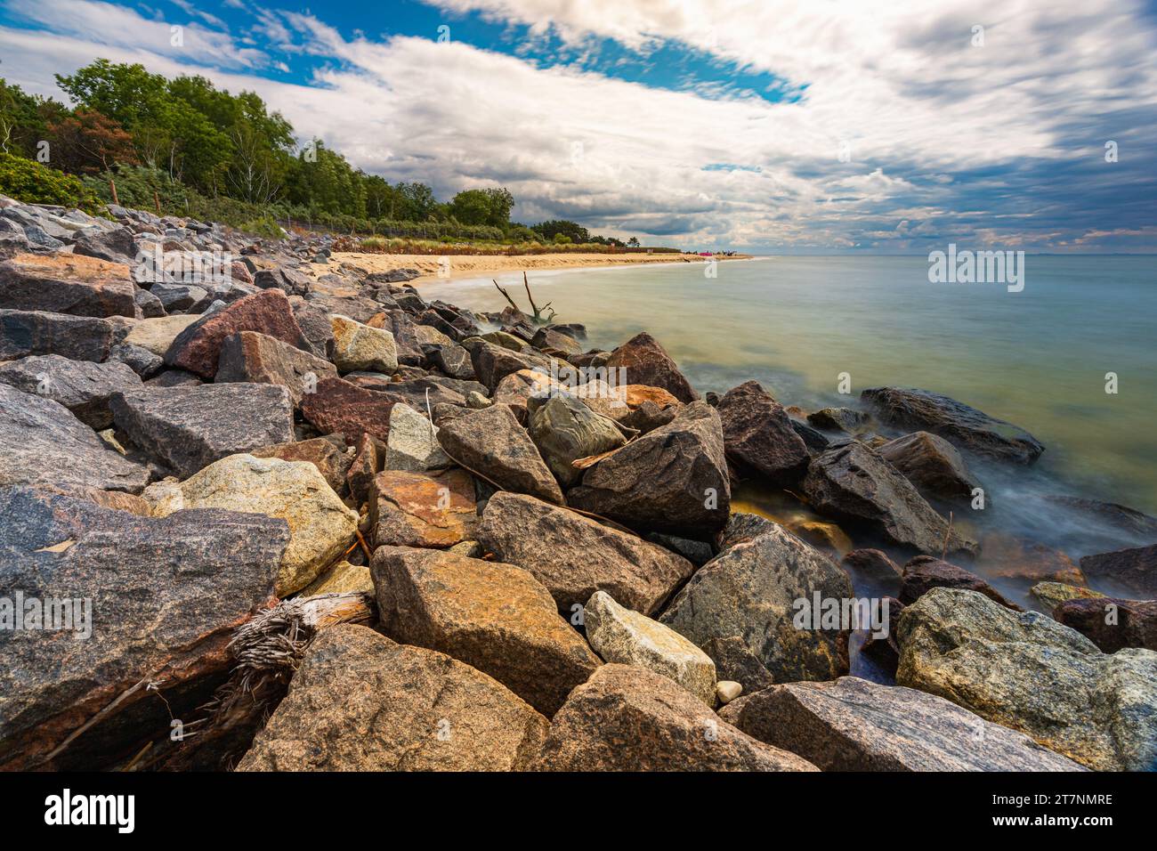 Beautiful cloudy landscape with coast of peninsula with big beach with ...