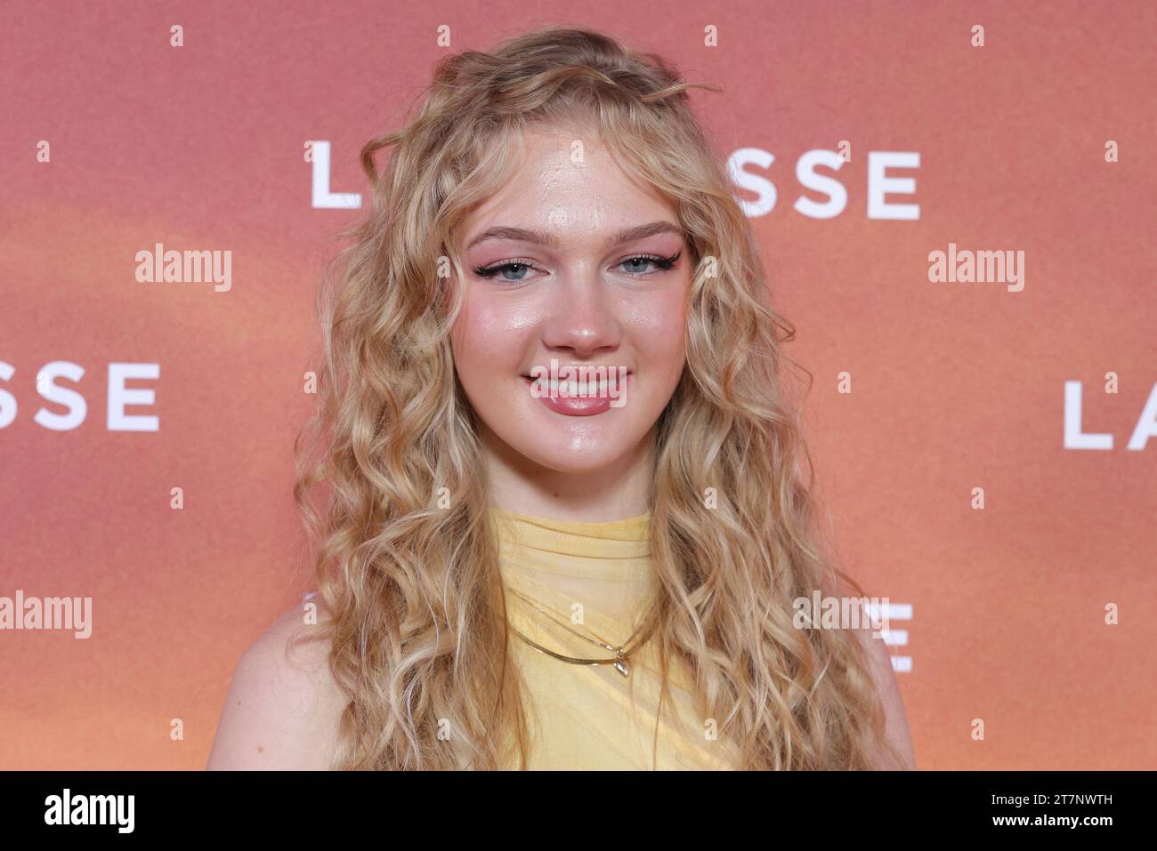 Paris, France. 16th Nov, 2023. US actress Sarah Abbott attending the ...