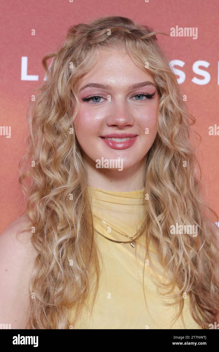 Paris, France. 16th Nov, 2023. US actress Sarah Abbott attending the ...